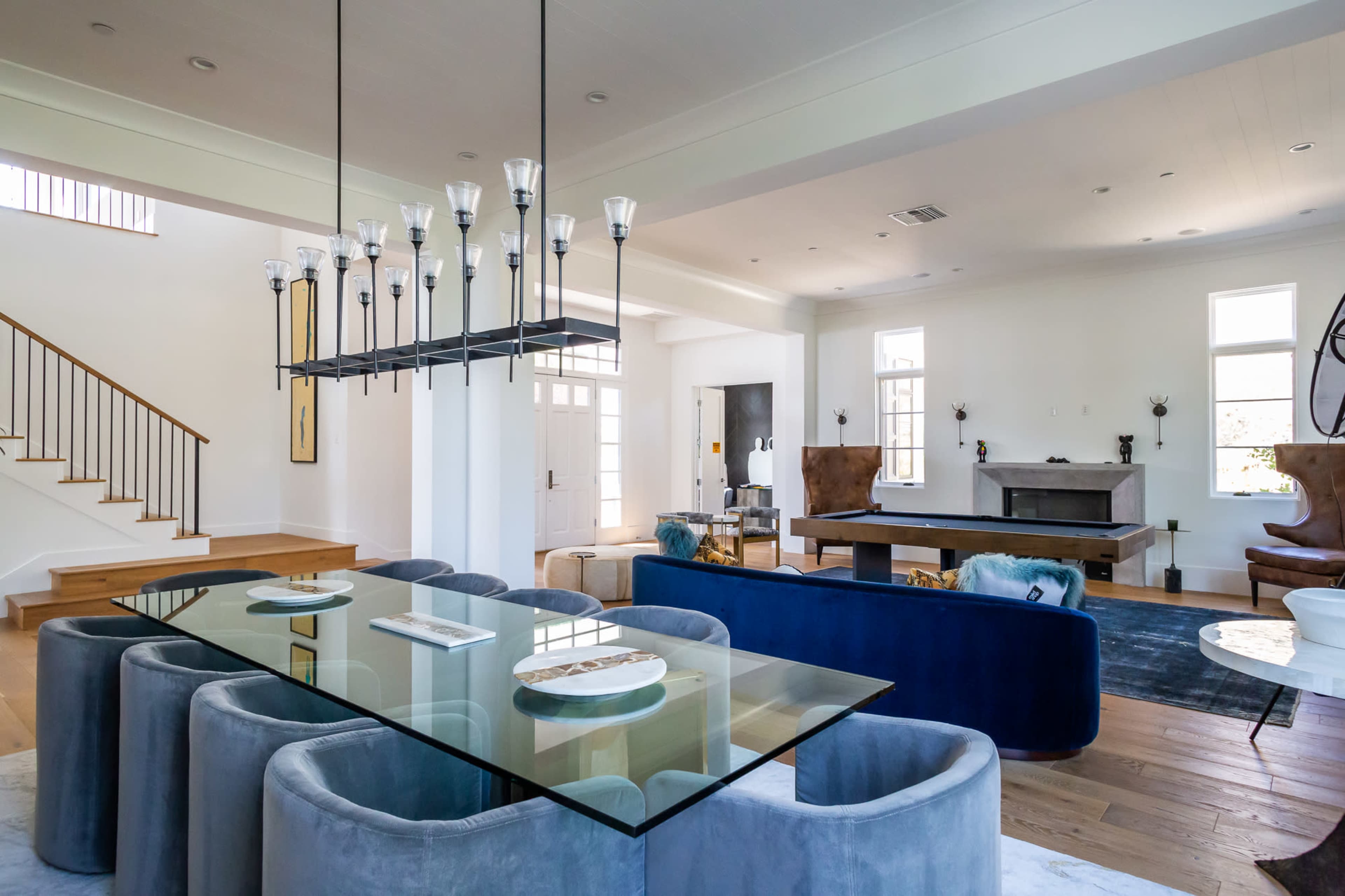 Modern cape cod in the hills with city and ocean views, Los Angeles, CA ...