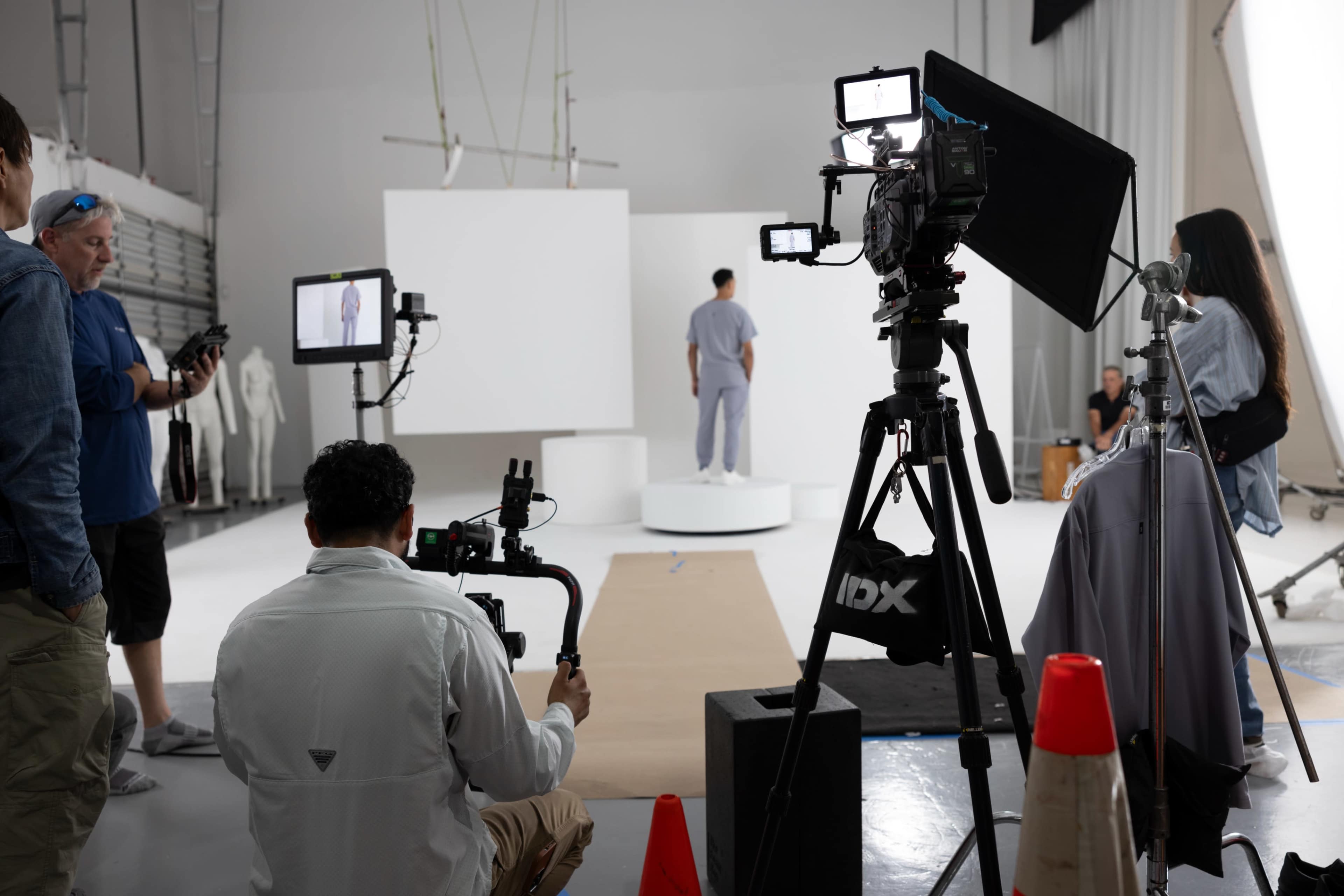 BrandStar Studios | Cyc Studio 3 — 1,500 sq ft with 1,200 sq ft Flat ...