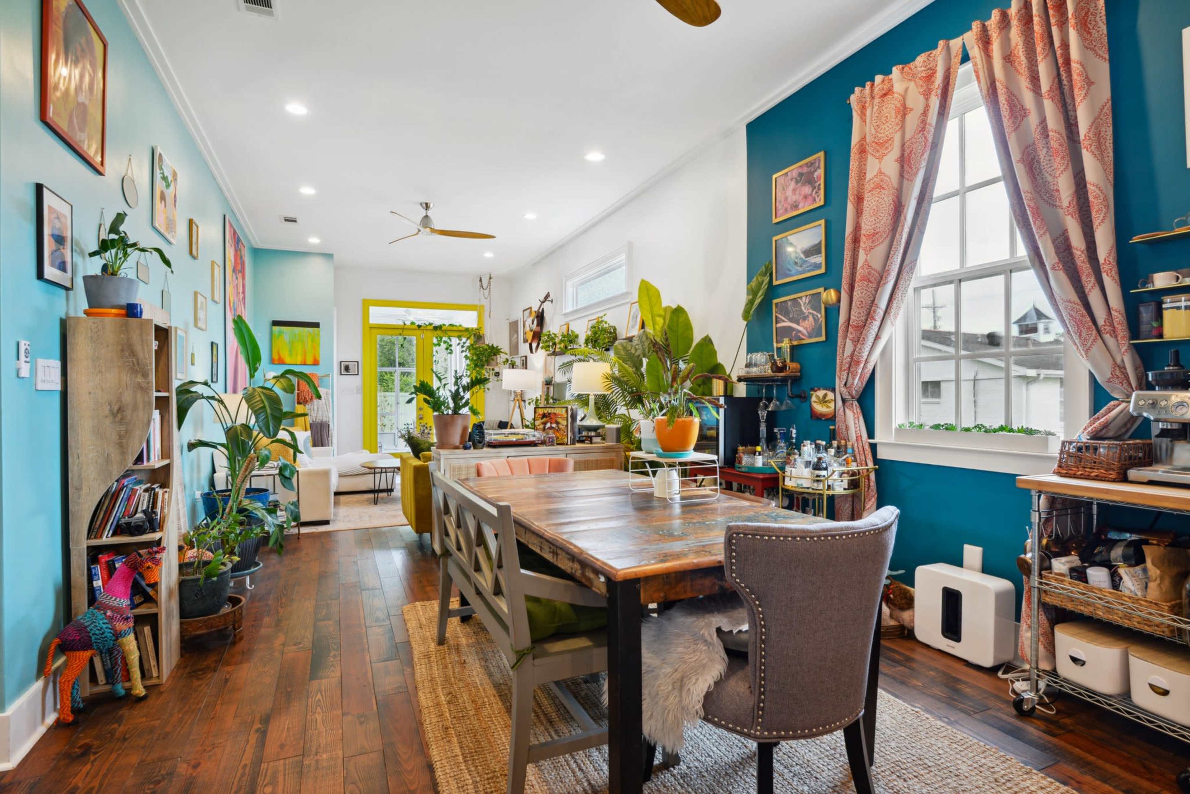 Chic and Comfortable Meeting Space in Uptown Oakland, New Orleans, LA ...