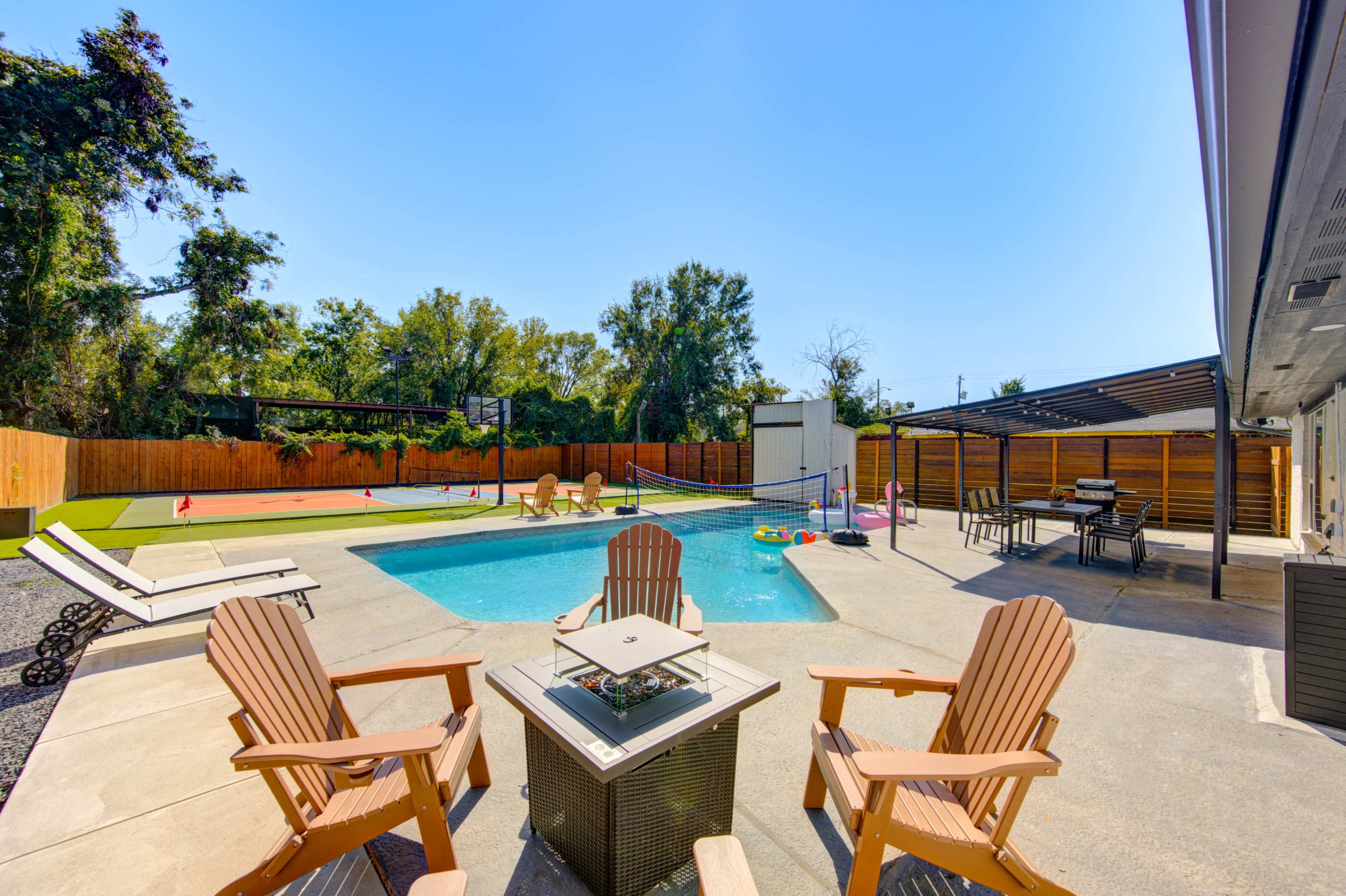 Downtown Pickleball Party House | Downtown PlayHouse with Pickleball ...