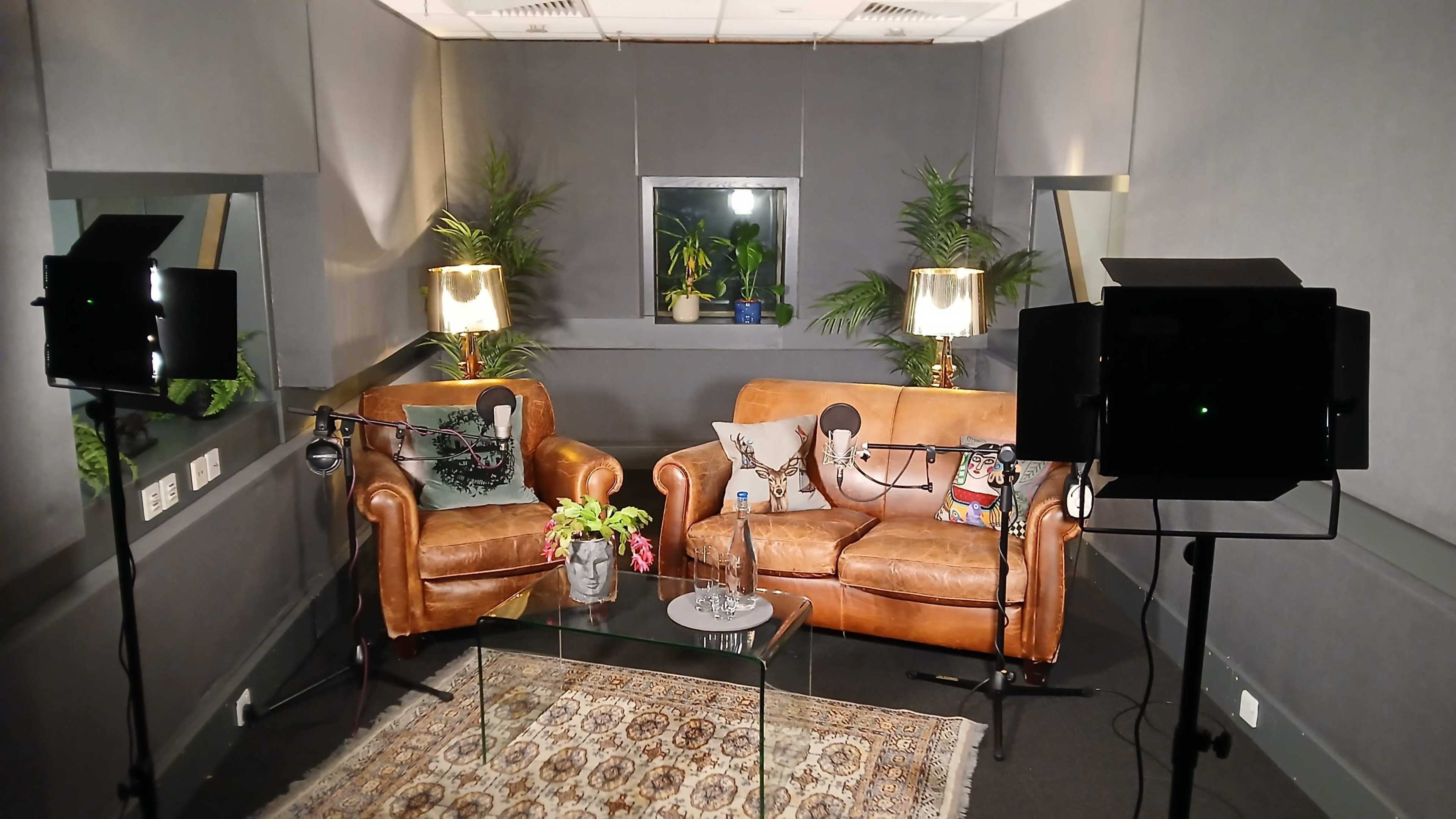 Fitzrovia Post | Luxury 2-3 person podcast suite, London | Production ...