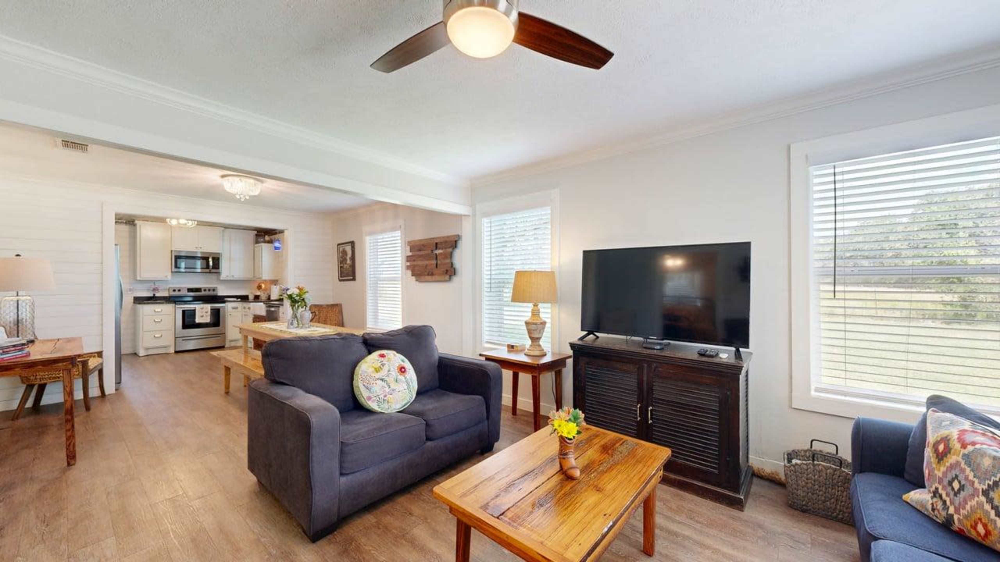 Big Oak Farmhouse-Aggieland Vacation | Big Oak Farmhouse - Country ...