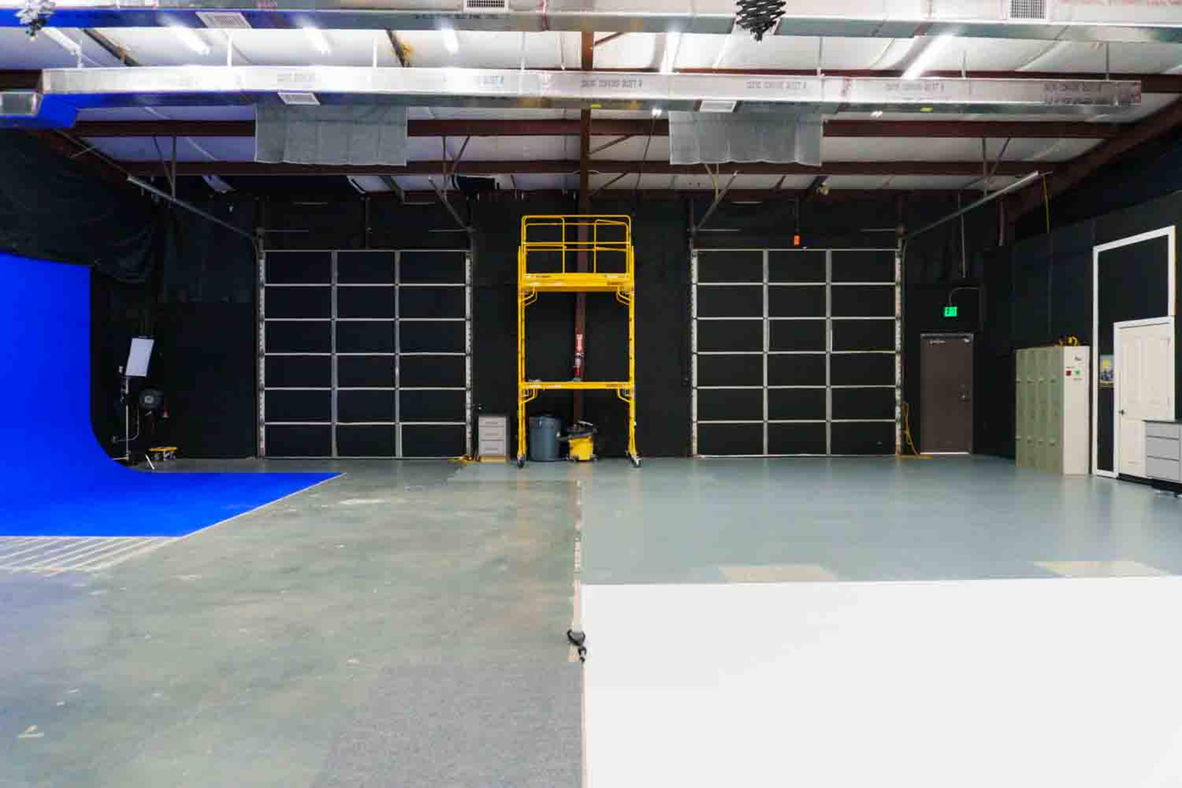 Film and Photo Production Studio/White Cyc/Warehouse/Open Set Studios ...