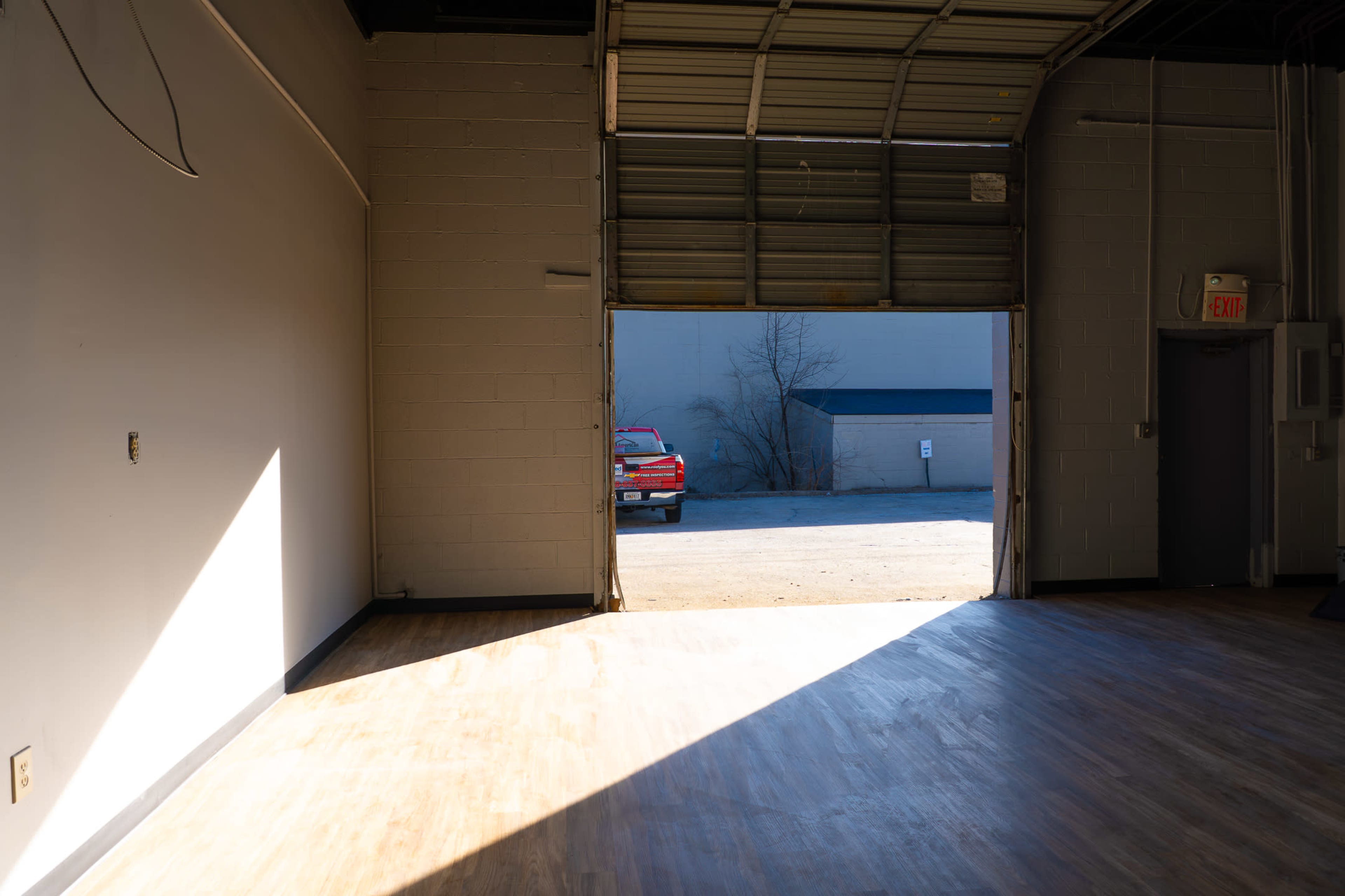 versatile 2000 square foot open space is perfect for both photoshoots ...