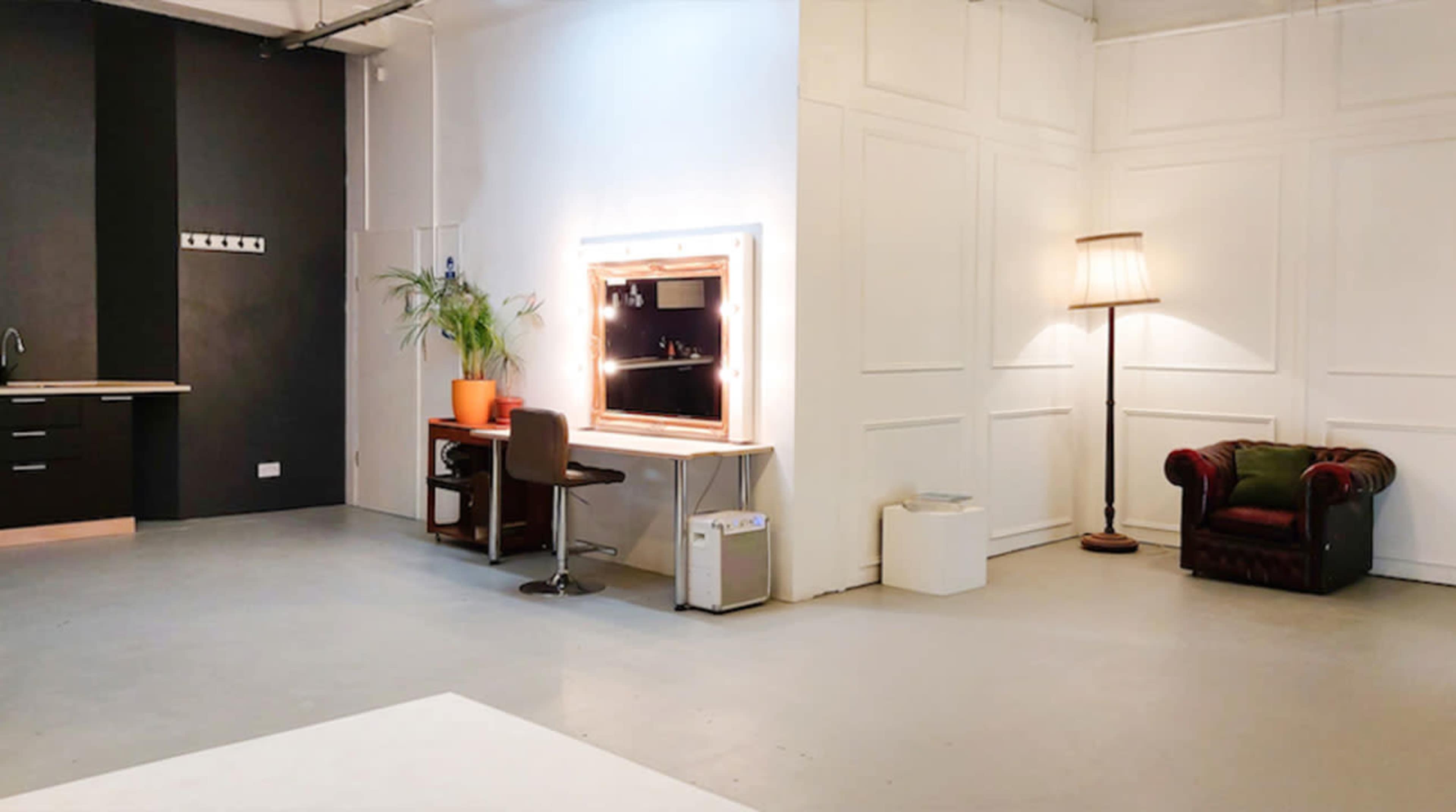 Mowlem Street Photo Studio | Infinity Cove Studio, Easy Ground Floor ...