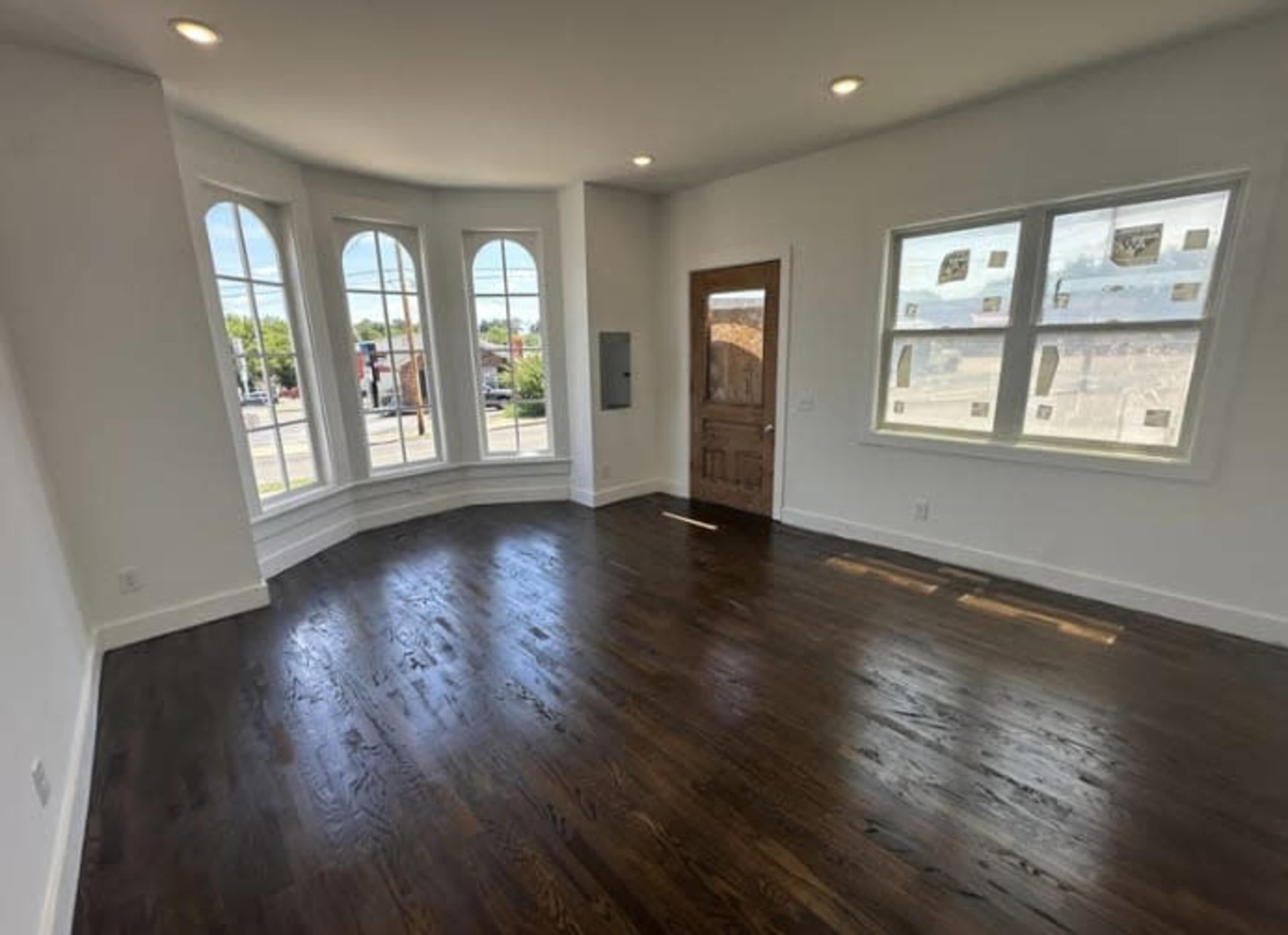 Dogwood Studio | Downtown Columbia All White Studio with Natural Light ...