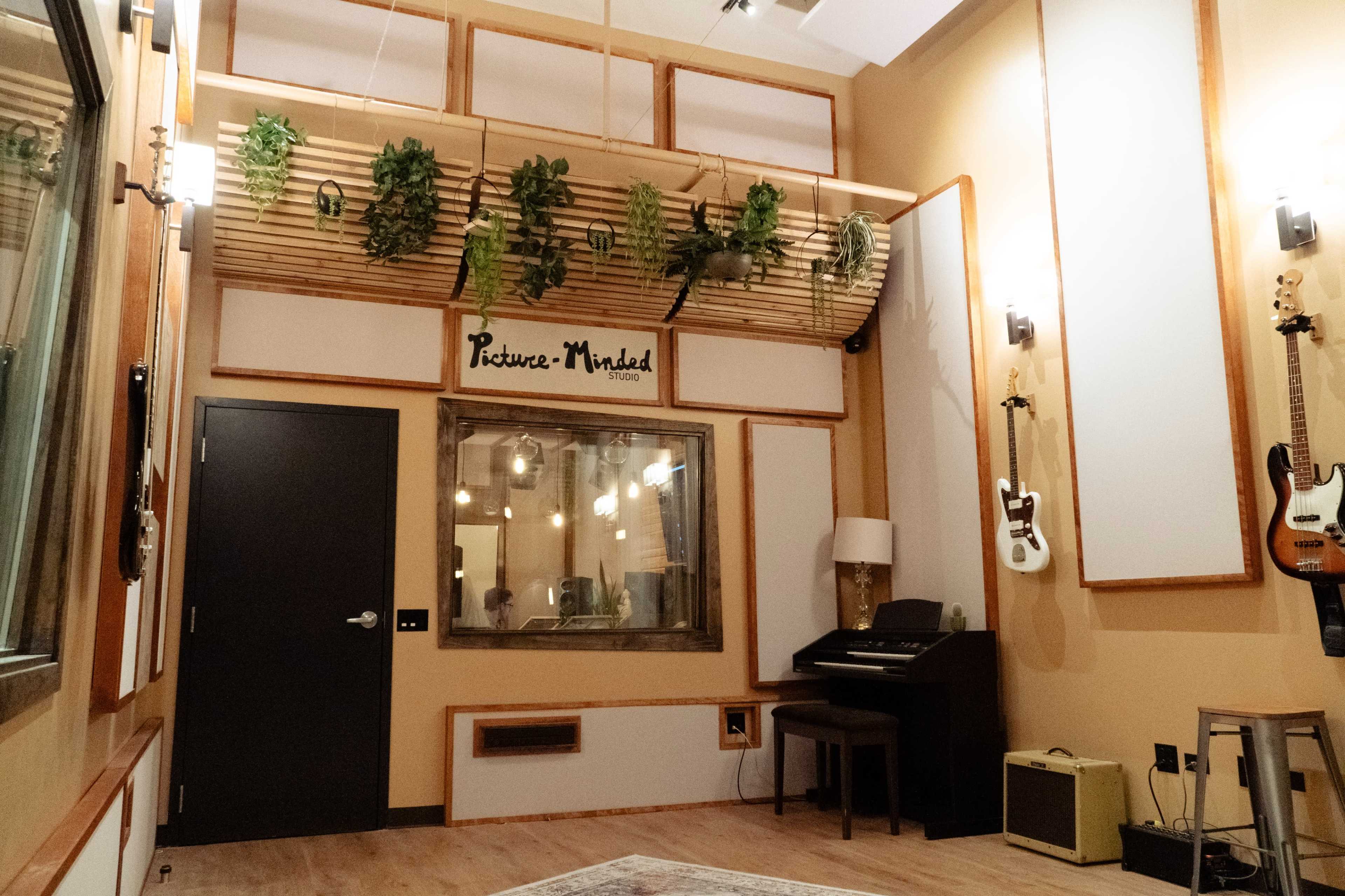 Picture-Minded Studio | Recording studio in Chicago suburbs, Lemont, IL ...