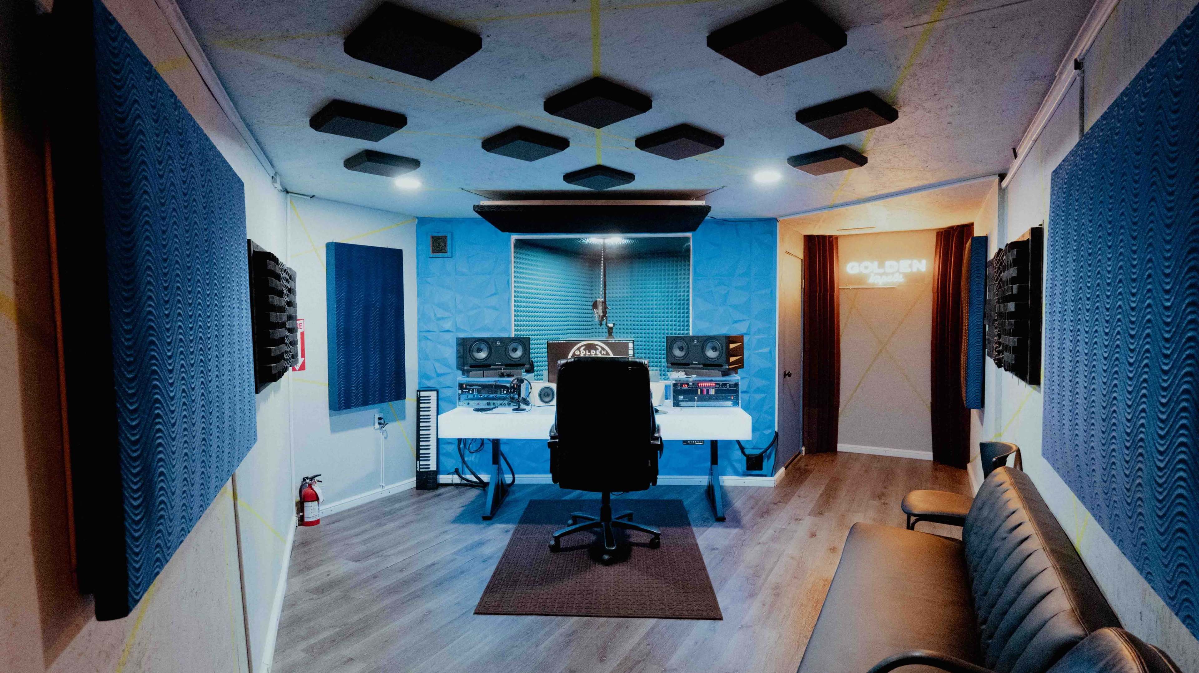 Creative & Intimate Recording Studio Space in DTLA - BLUE ROOM, Los ...