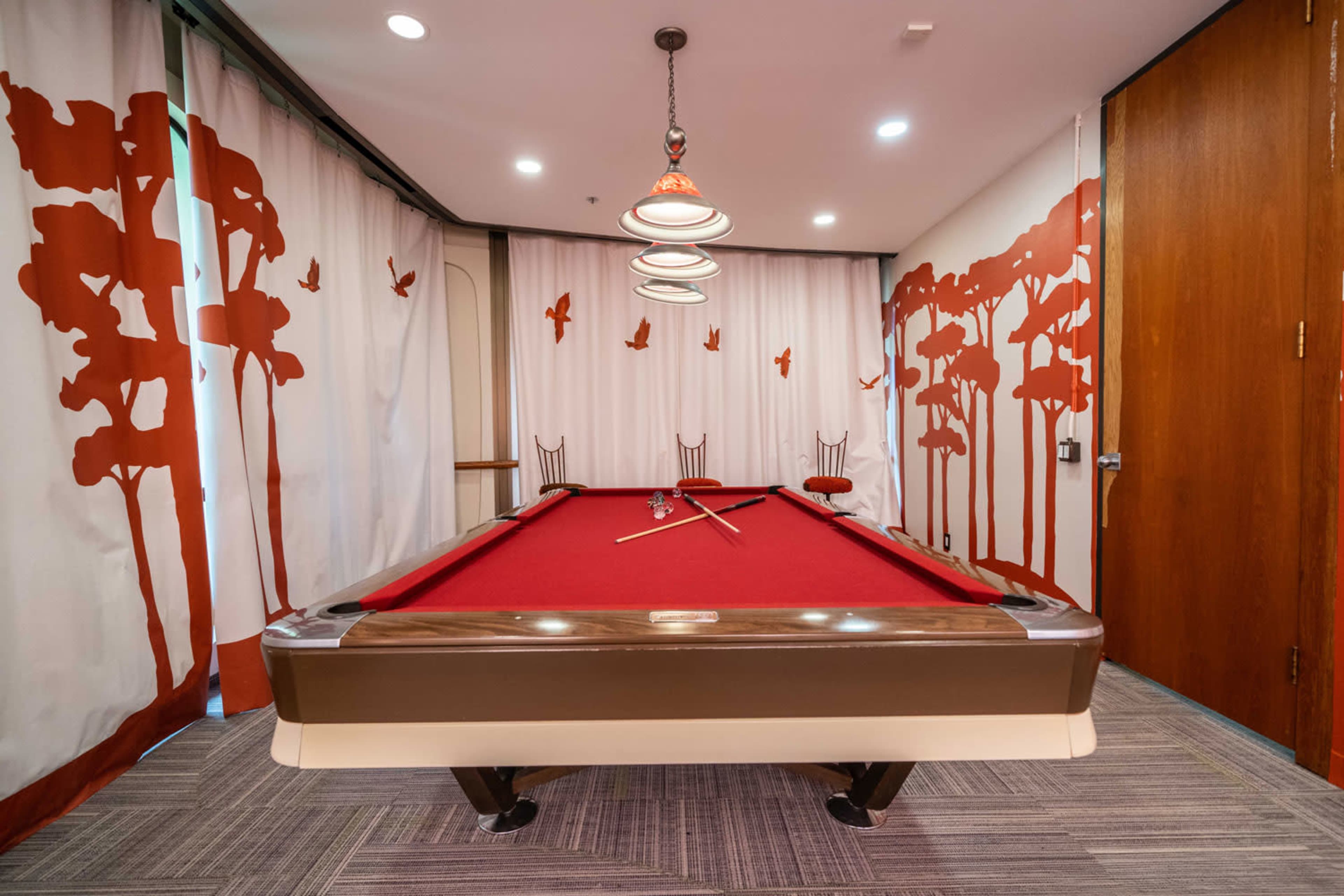 Odyssey 21 | Pool Table In Colorful And Bright Room Surrounded By Mid ...
