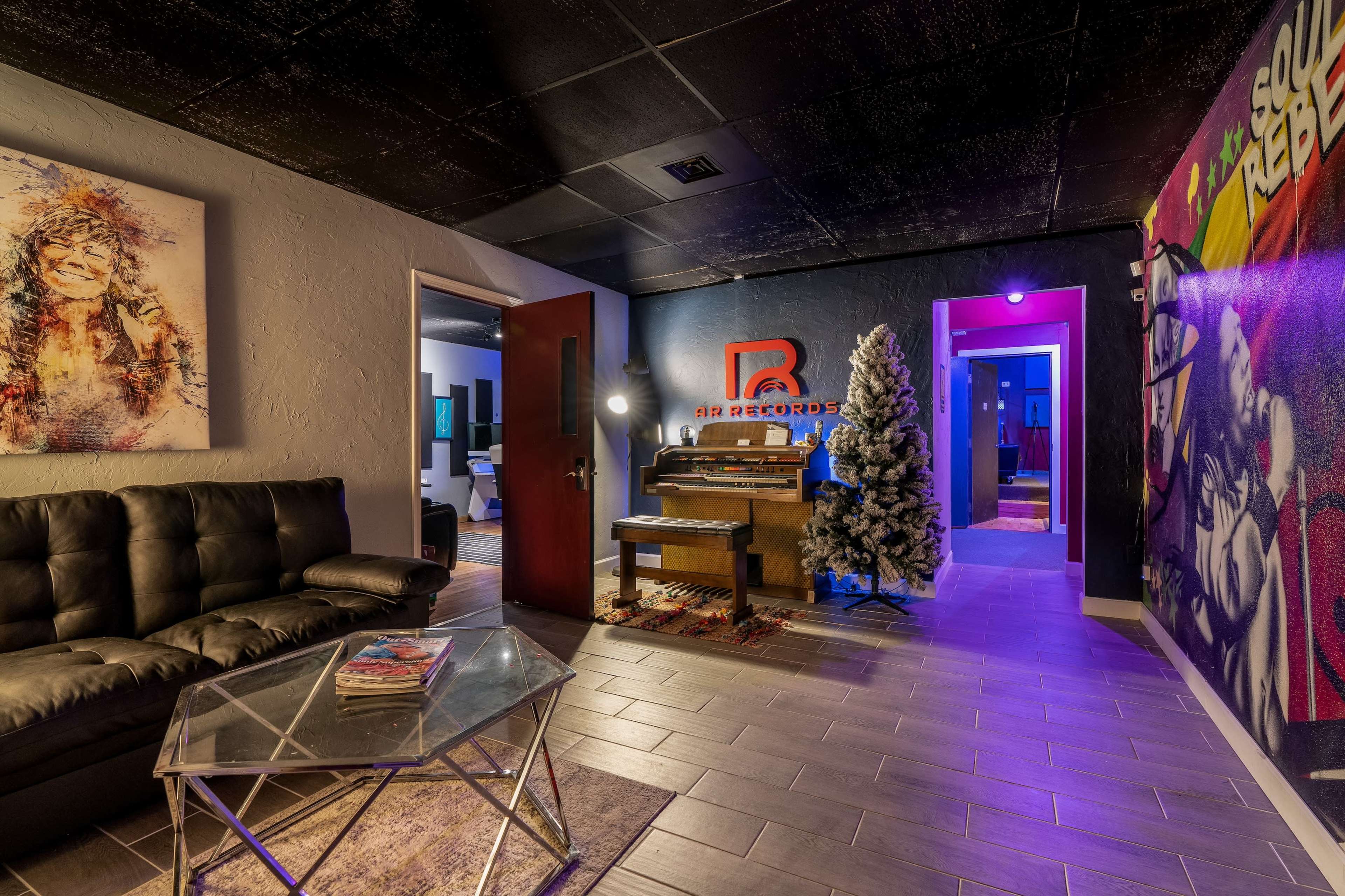 Music Recording & Podcast Recording Studio Event Space, Houston, TX ...