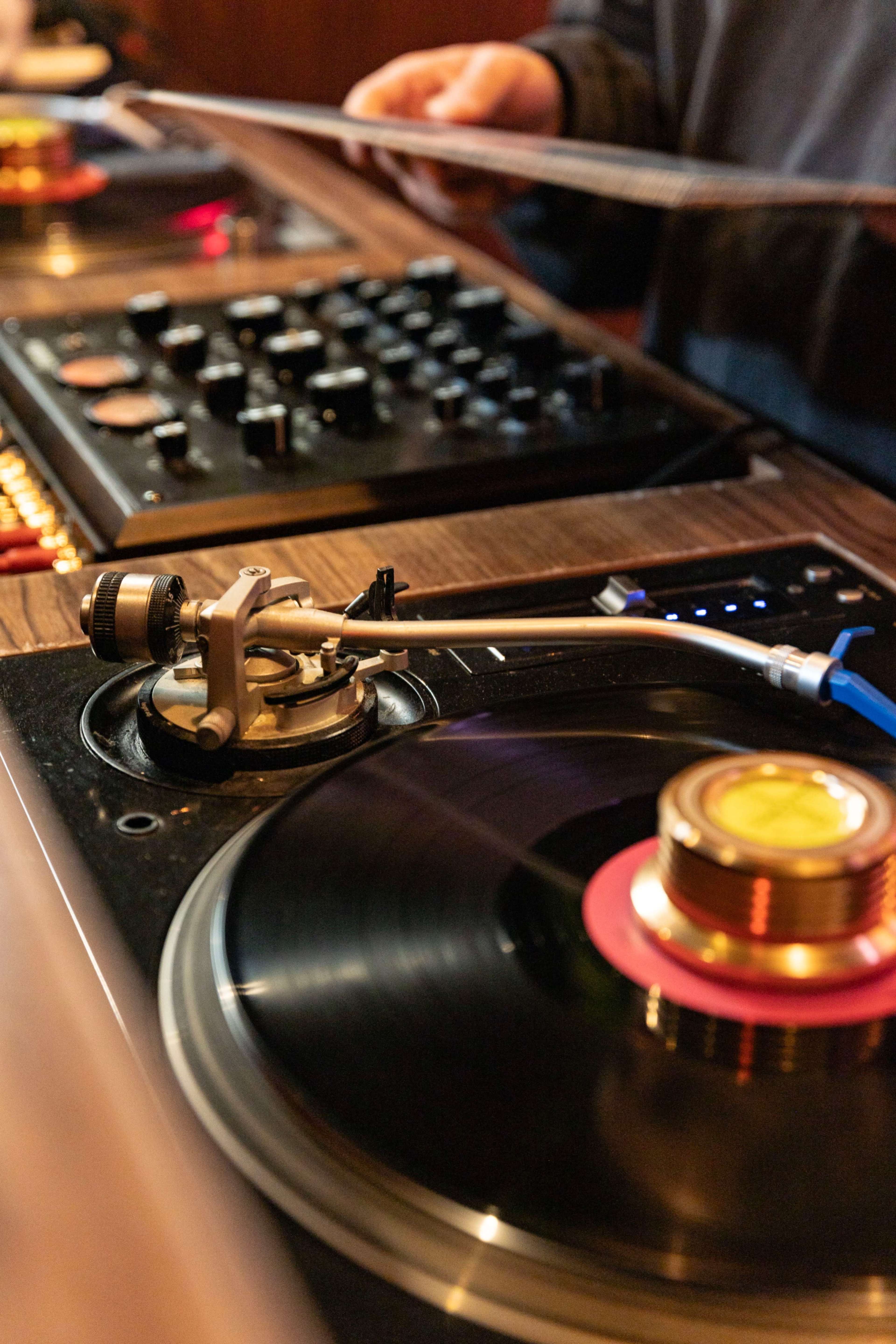 Moondog Hi Fi | Brooklyn Hi-fi Vinyl listening bar with a curated ...