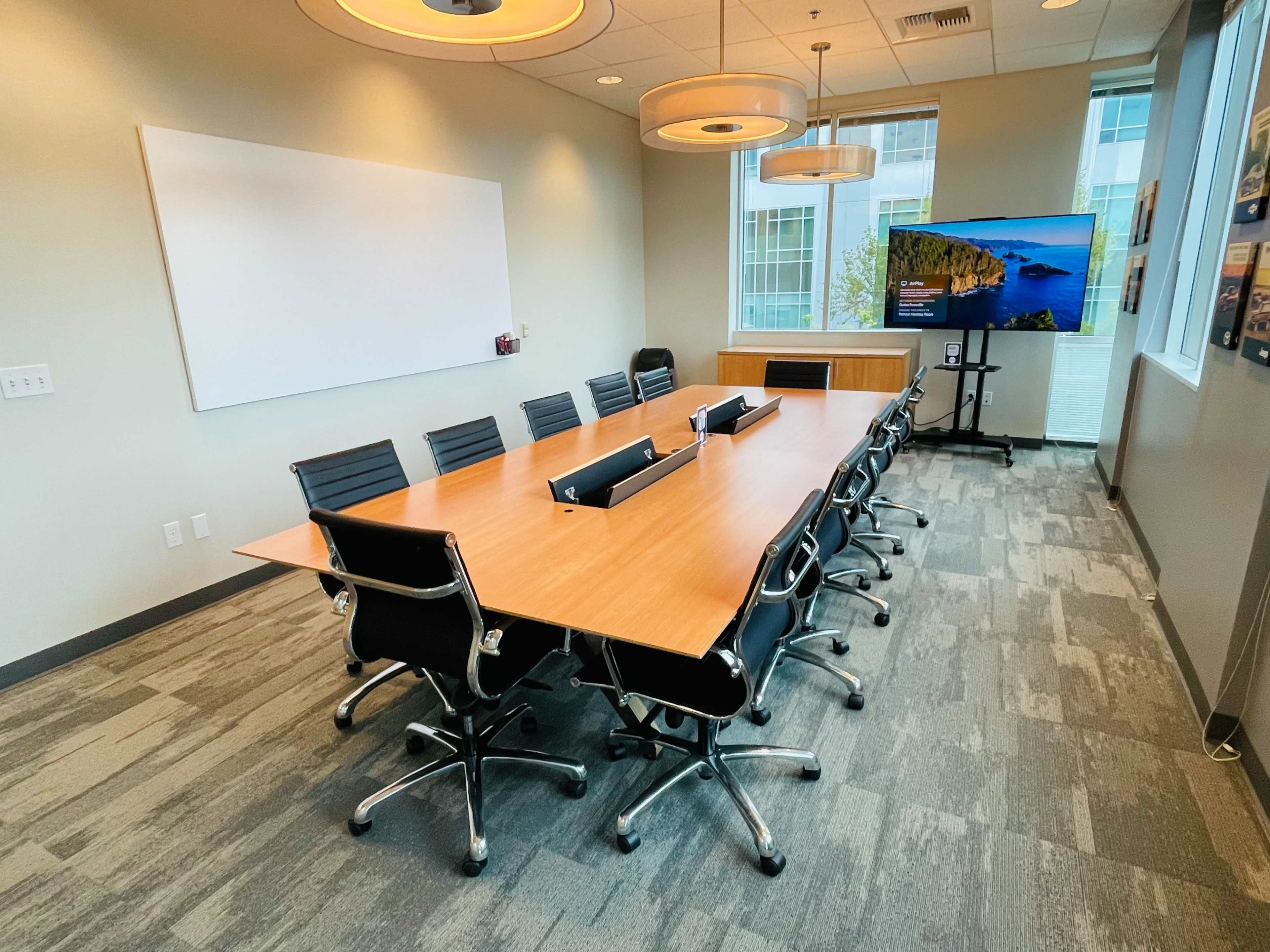 Outlet Coworking | Private Meeting Room for 12 at Outlet Coworking in ...