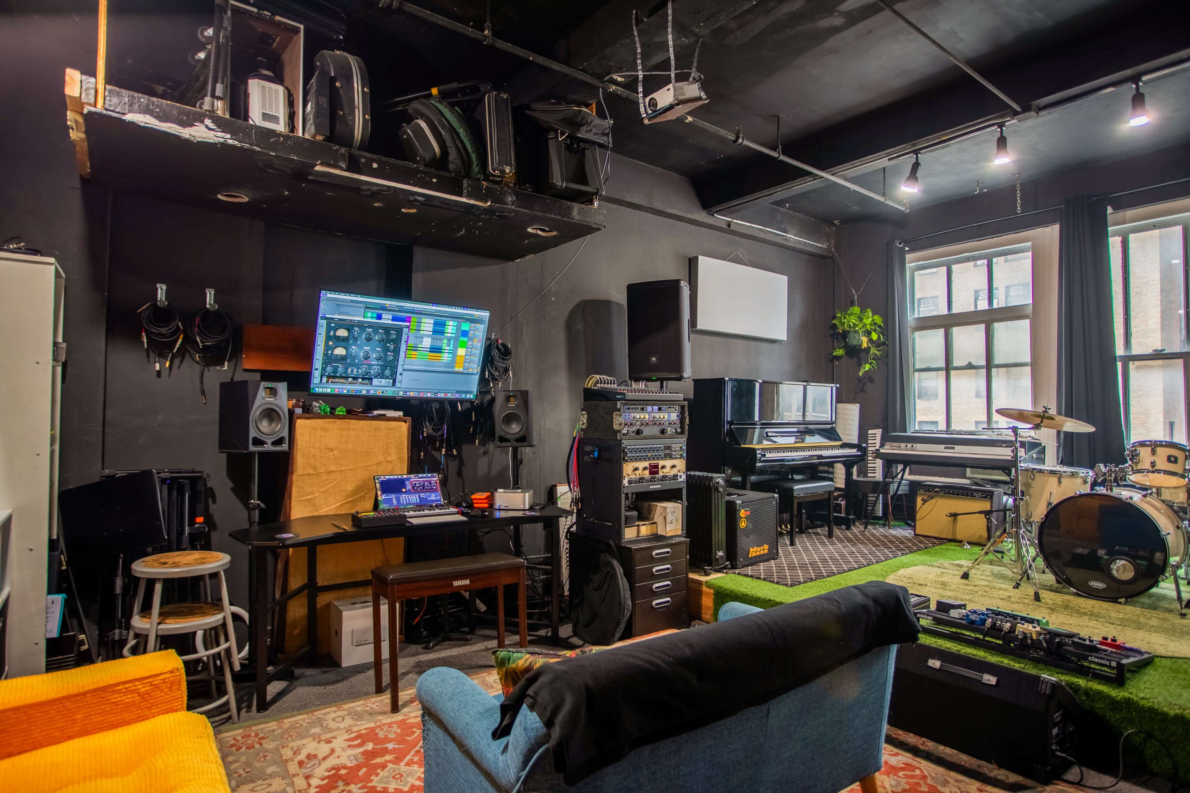 Echoland Studios | 24/7 Times Square Rehearsal, Performance, and ...