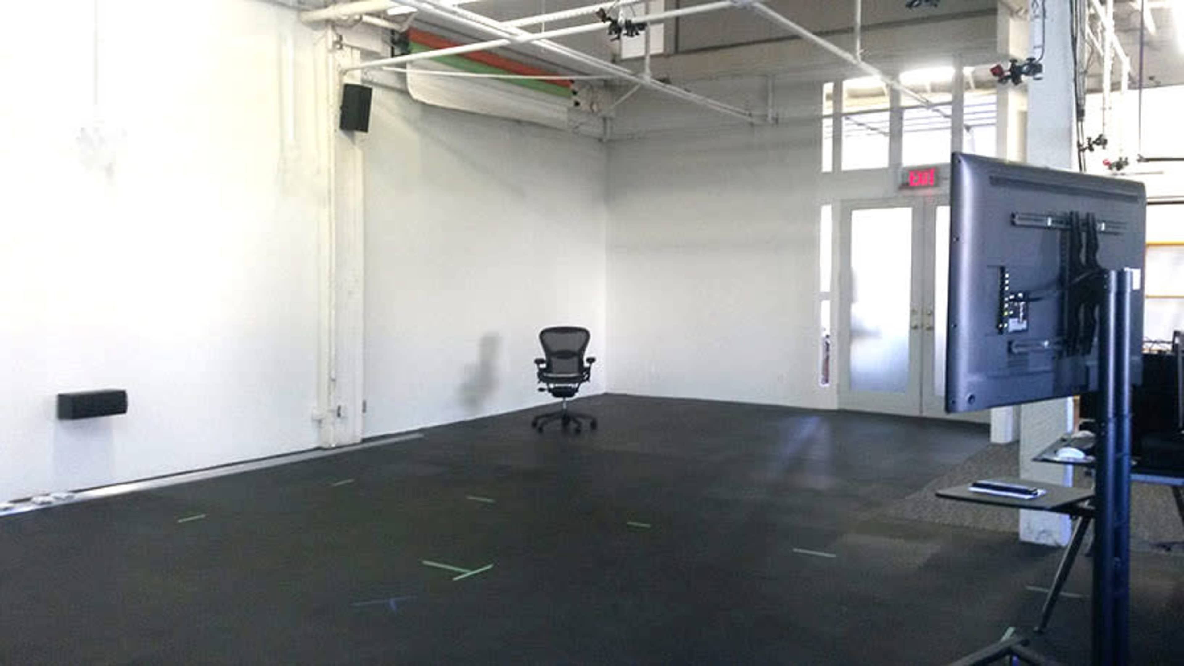 Excellent Studio Work Area - South Vancouver, Vancouver | Production ...