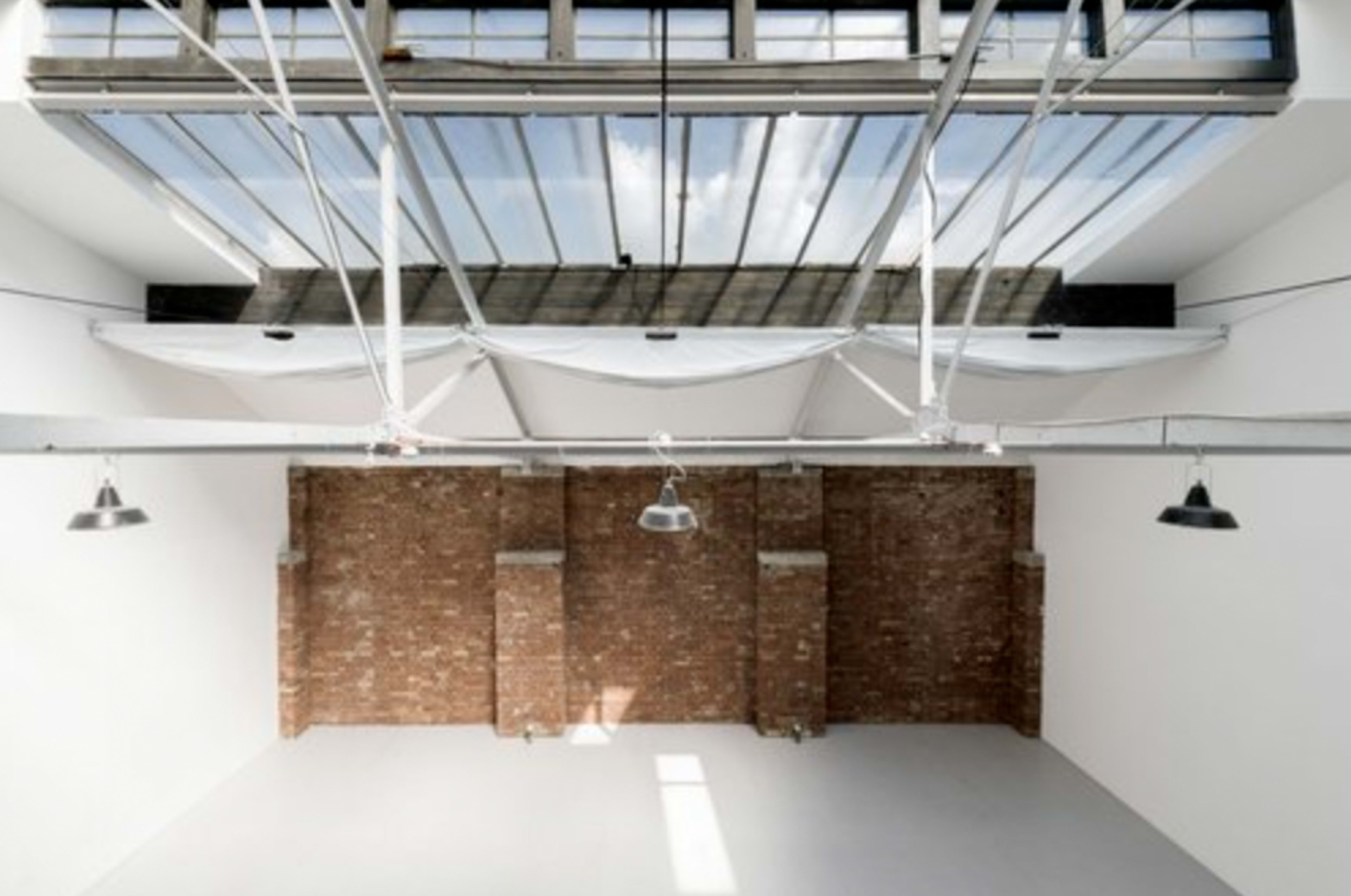 Photo Studio with Exposed Bricks, Full Skylight, Blackout and White Cove in Hackney Wick, London ...