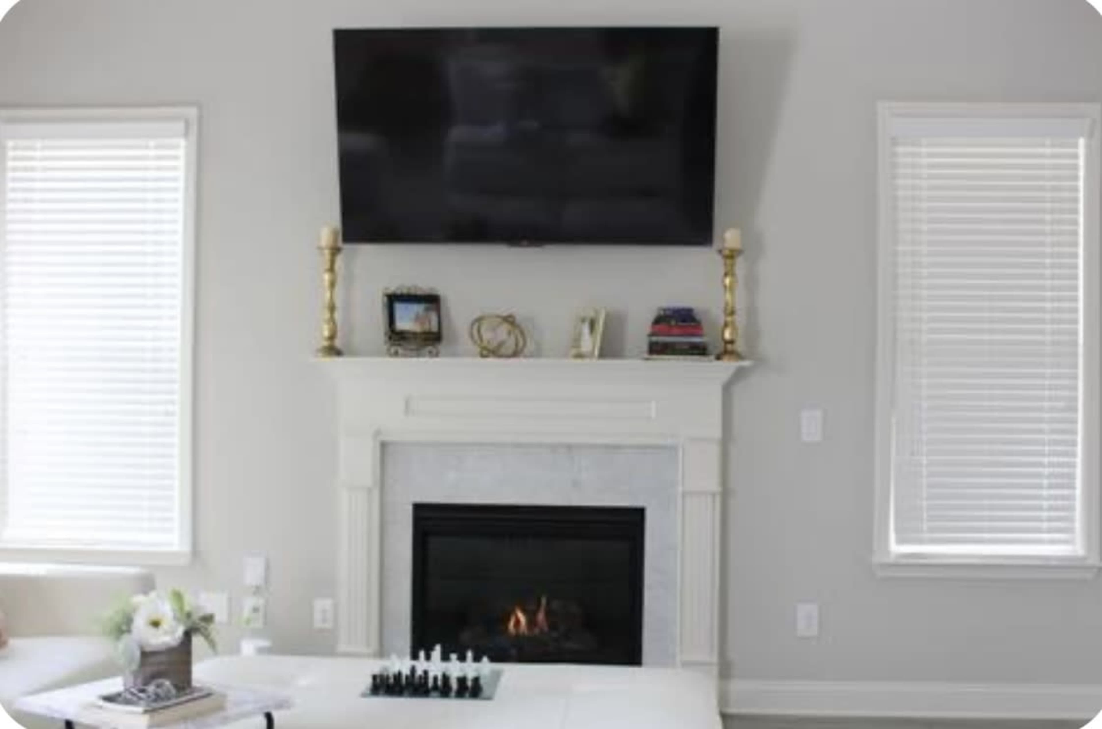 Modern Sun-Filled Loft with Vaulted Ceilings & Fire Place, Marietta, GA ...