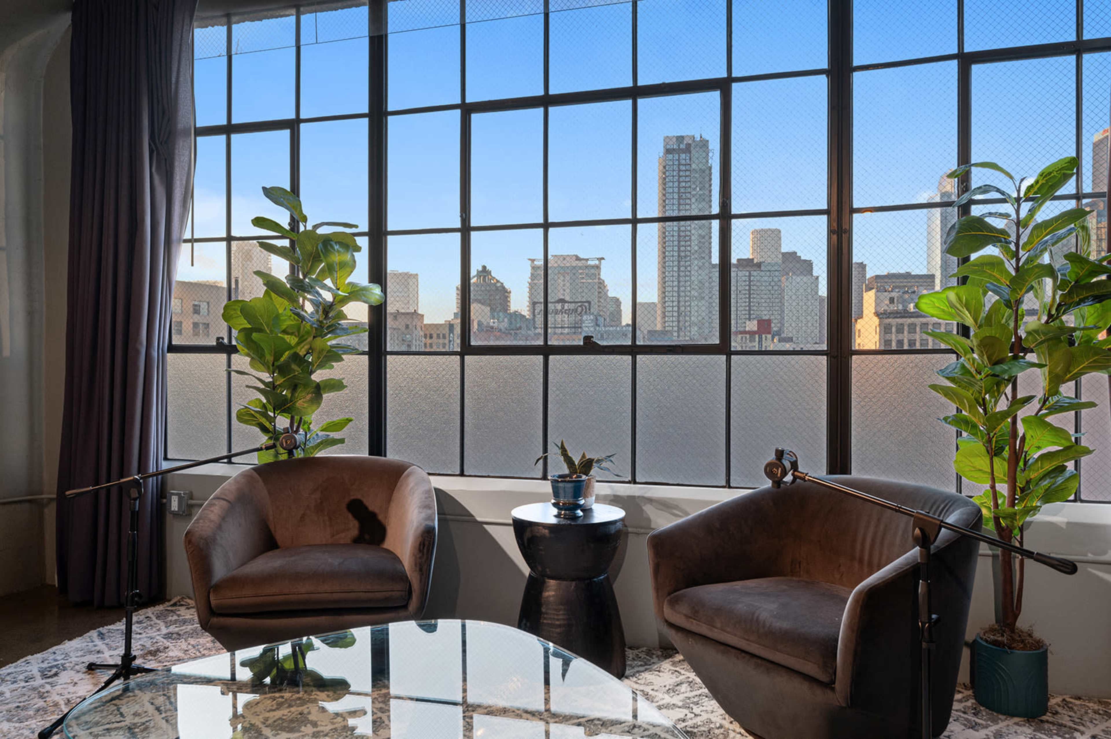 EQUIPMENT INCLUDED: Gorgeous DTLA Production & Podcast Studio w ...