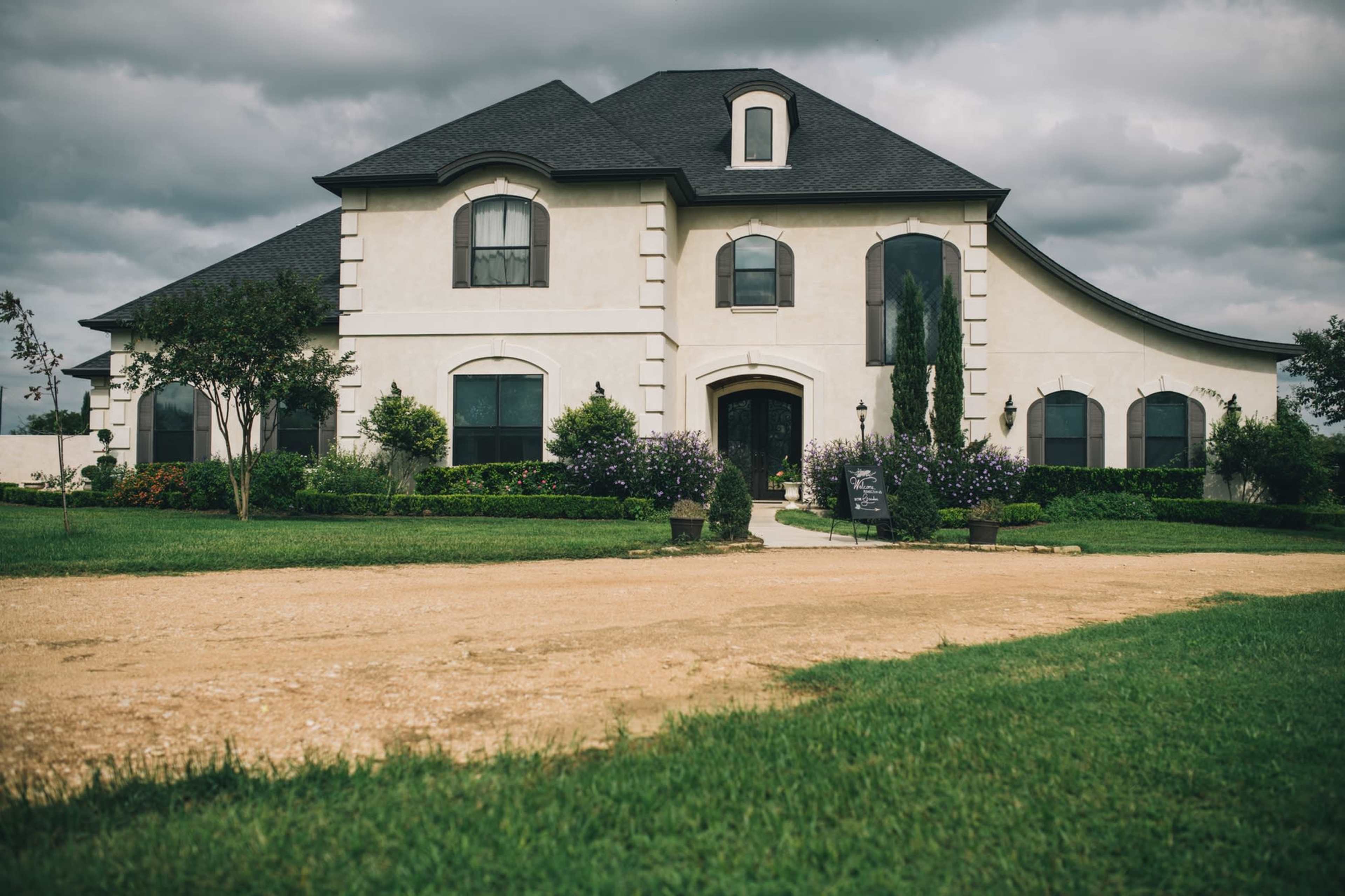 Elegant yet Rustic Estate with expansive lush gardens, Kyle, TX | Event ...