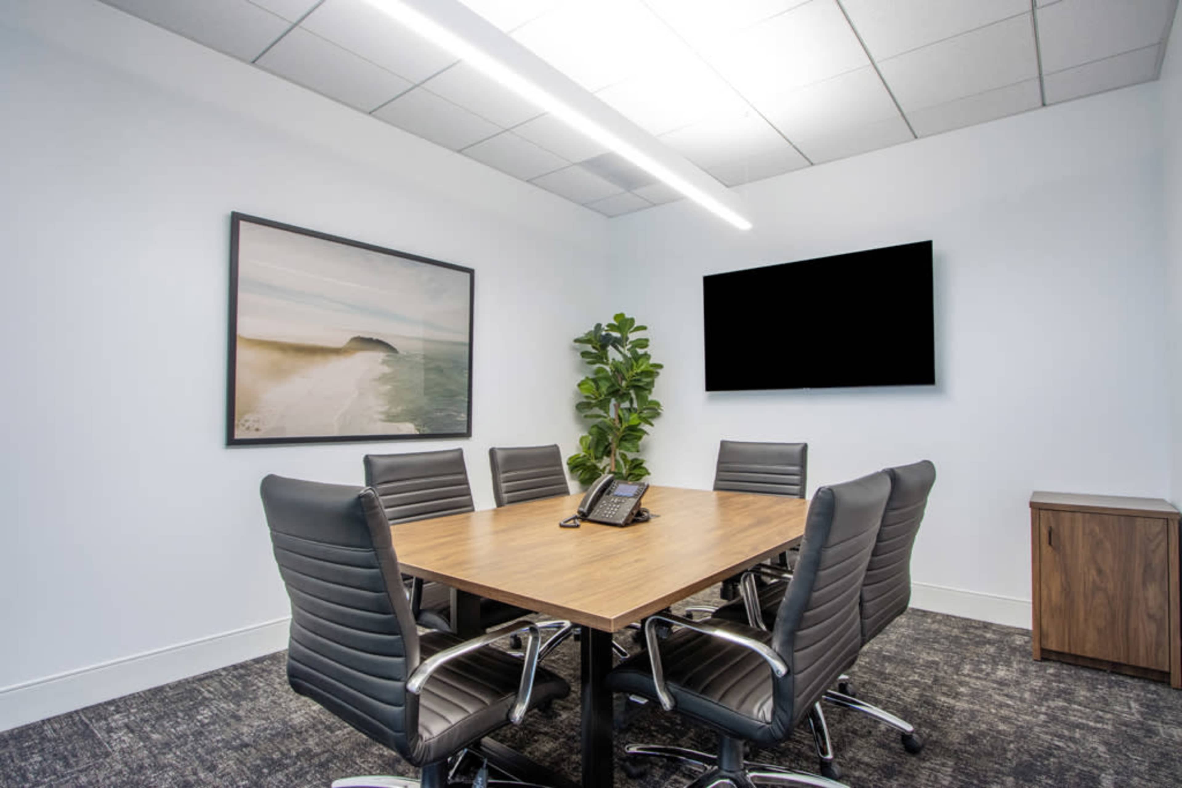 Beautiful 6-Person Meeting Room, Manhattan Beach, CA | Off-Site | Peerspace