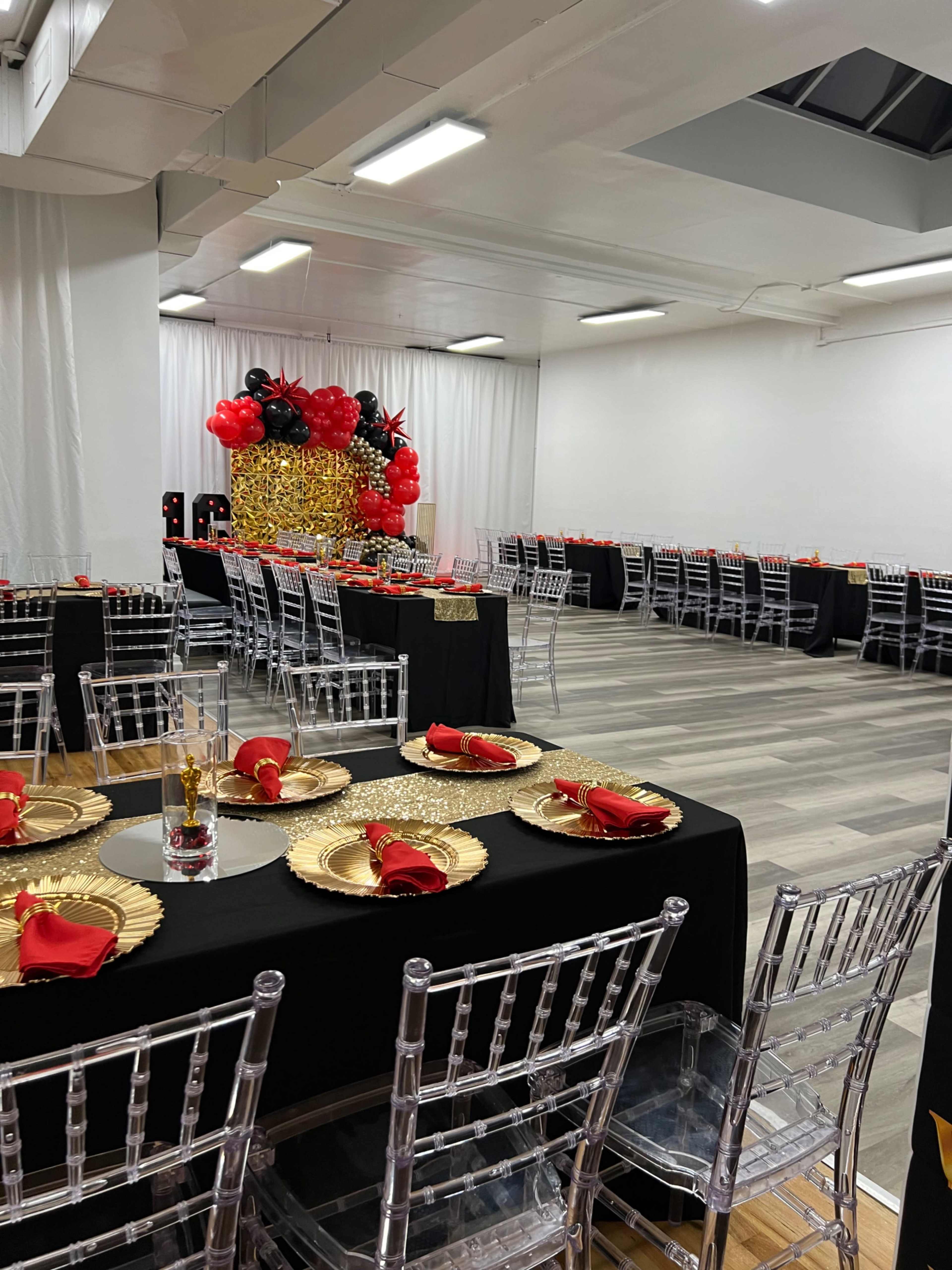 Chic Urban Event Space with Open Layout in the Heart of Astoria ...