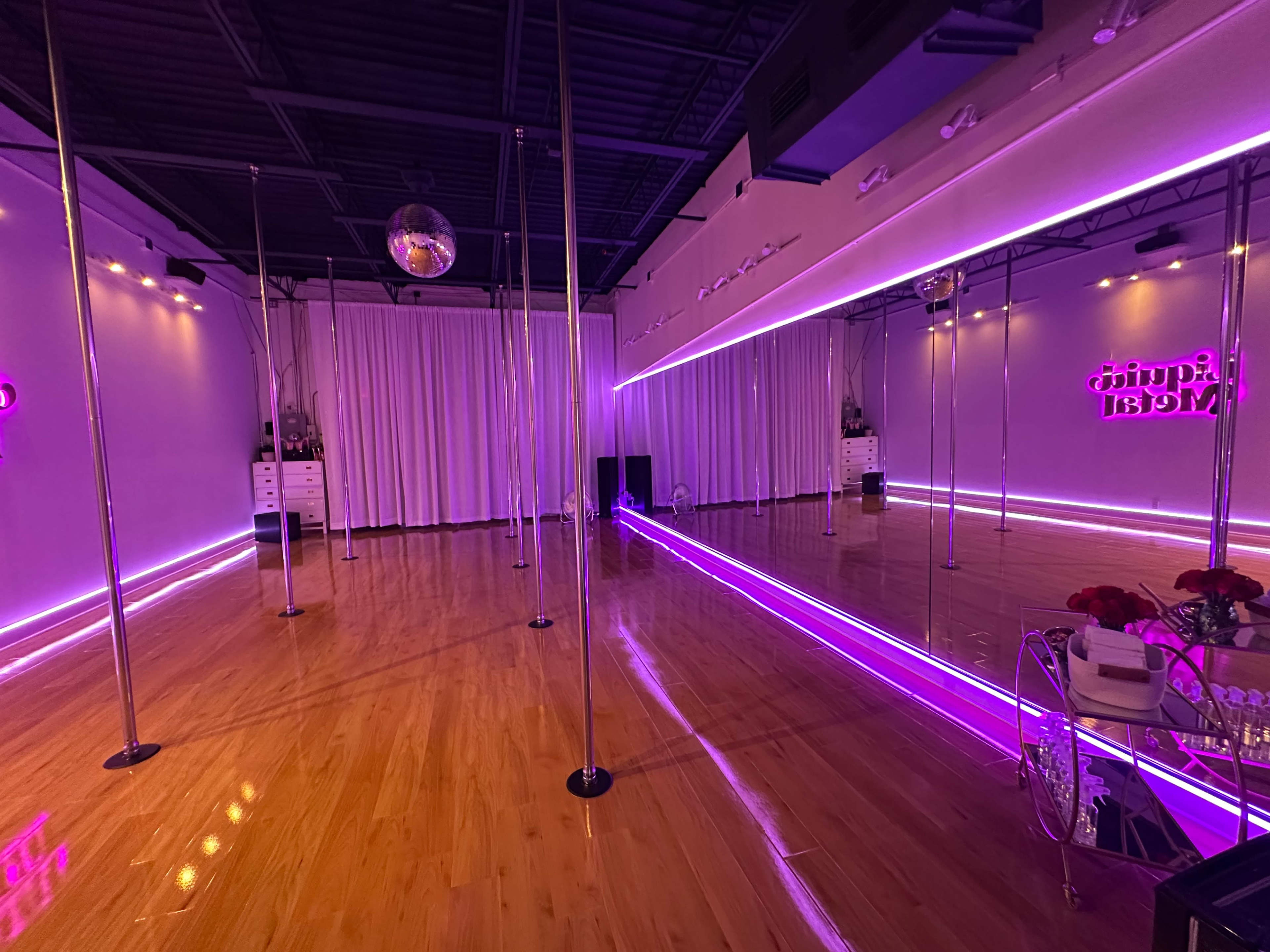 Loft studio space with two studios, 1150 sq ft, 13 foot ceilings ...