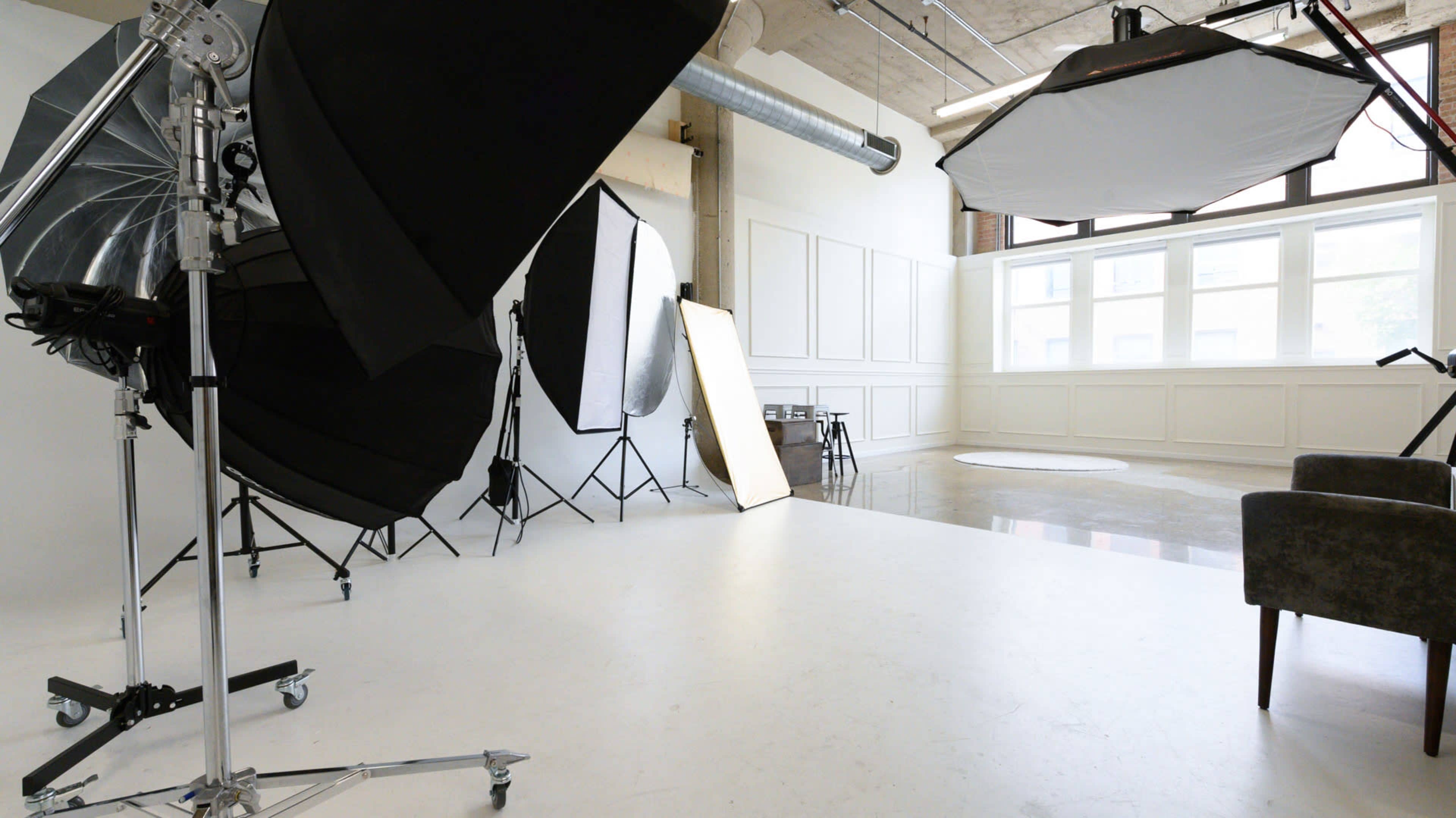 Chicago Lakeview Spacious Studio with Photobooth and Self-Portrait Fun ...