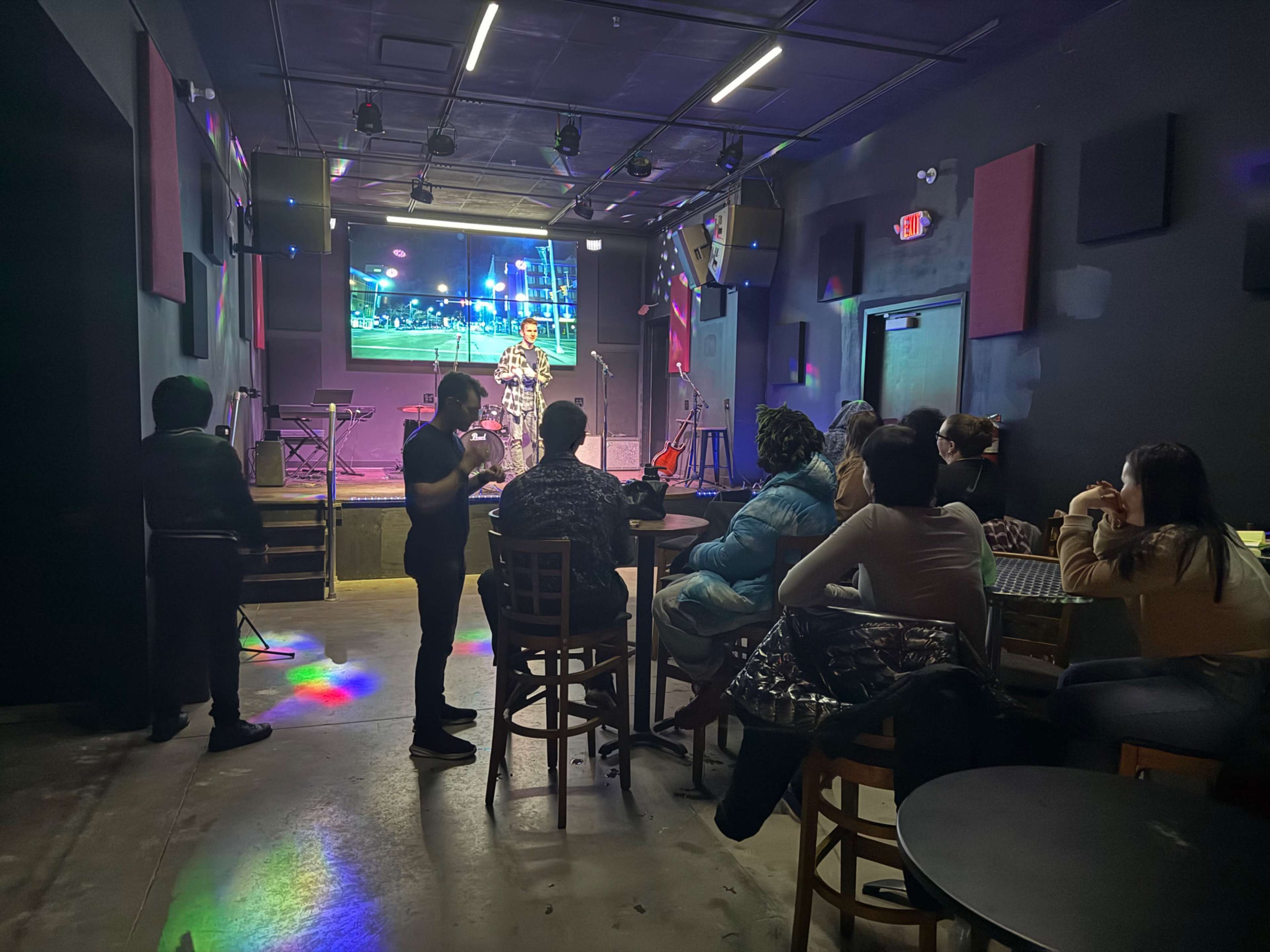 Showcase room venue with stage, video board and state of the art sound ...