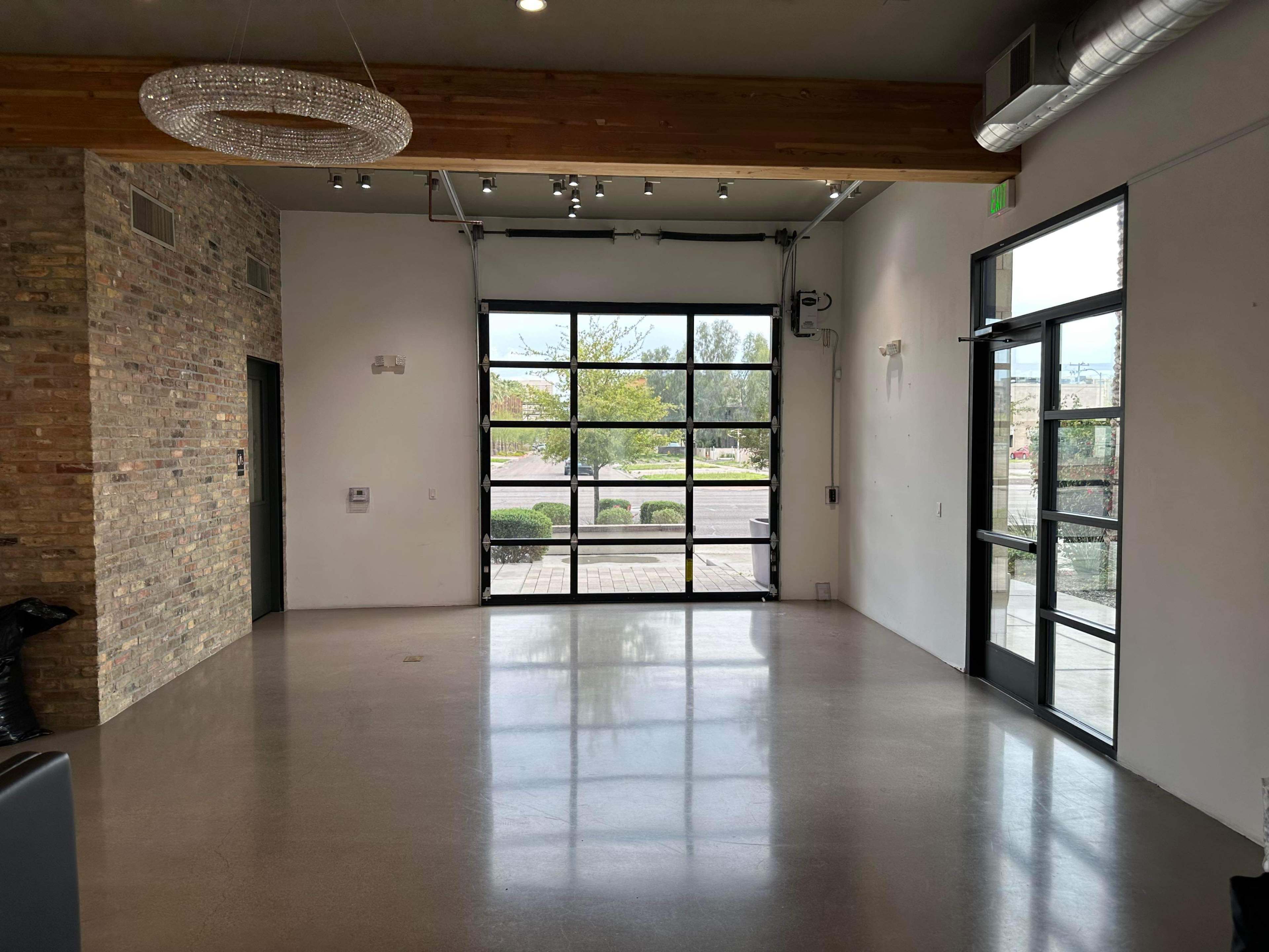 Chíc Artistry Studio | Chíc industrial creative space in Arts District ...