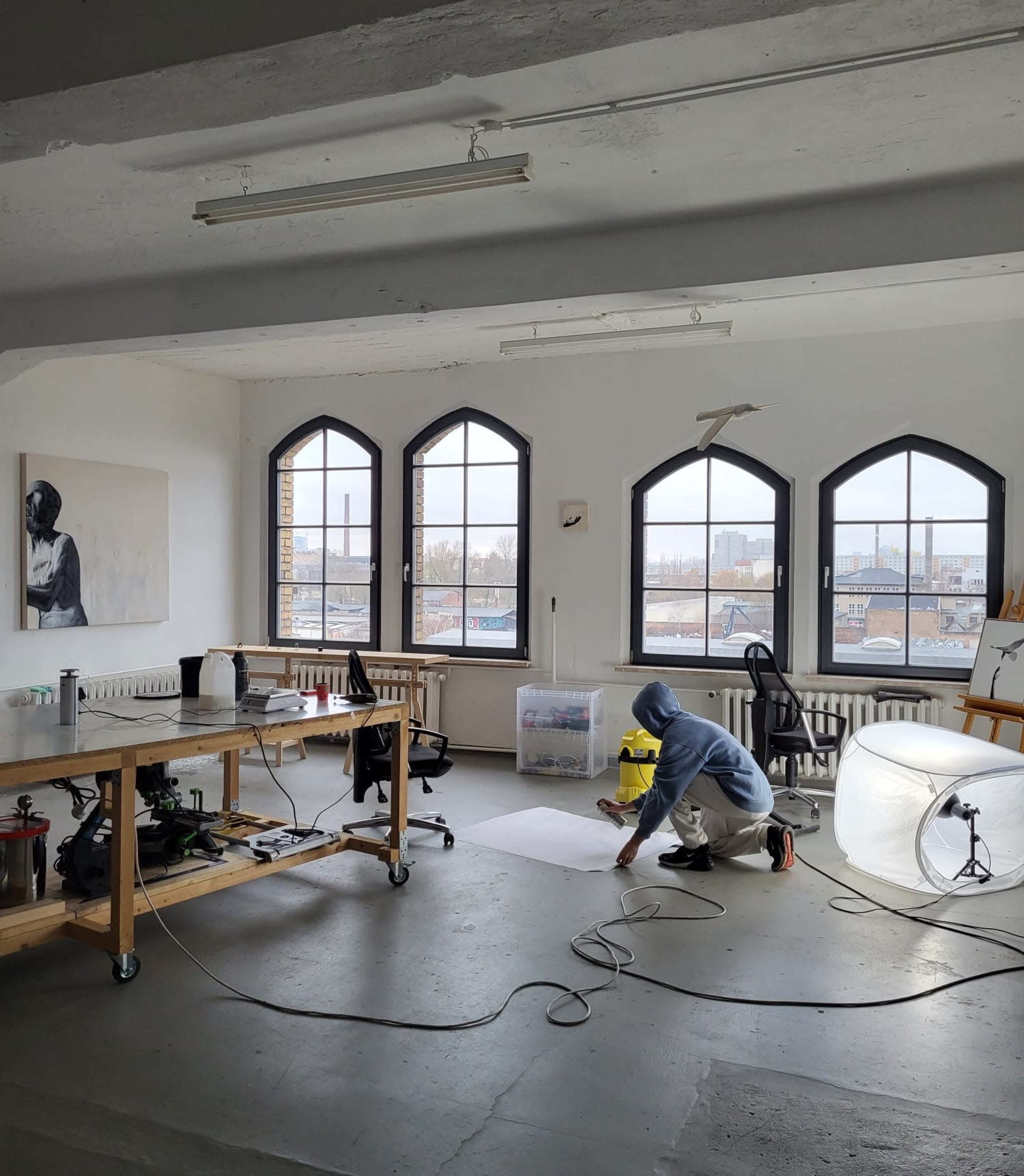 URBAN OLIVE DESIGN | Industrial Artist Studio with Large Windows ...
