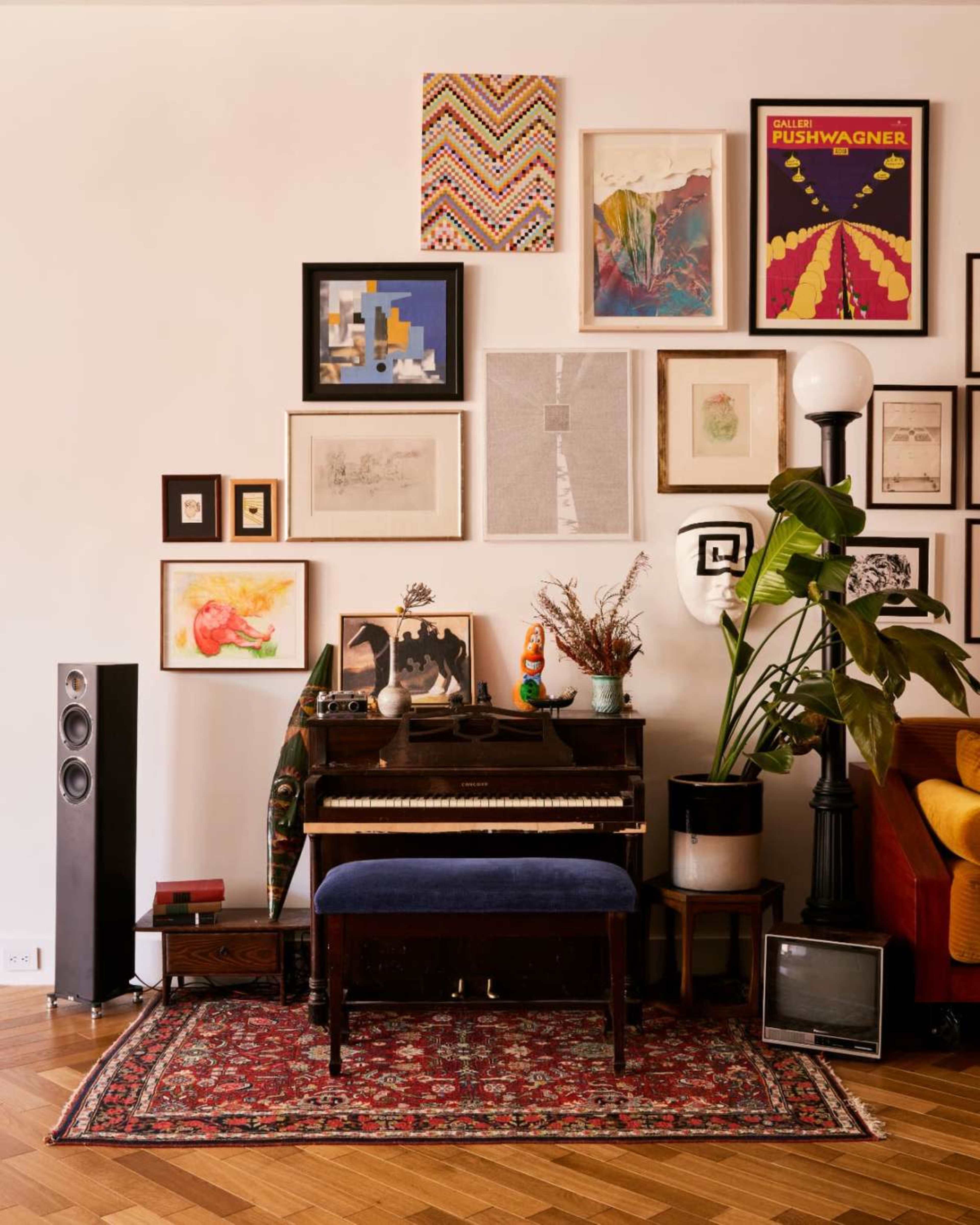 Playfully elegant 1900 sq ft apartment in Williamsburg, Brooklyn, NY ...