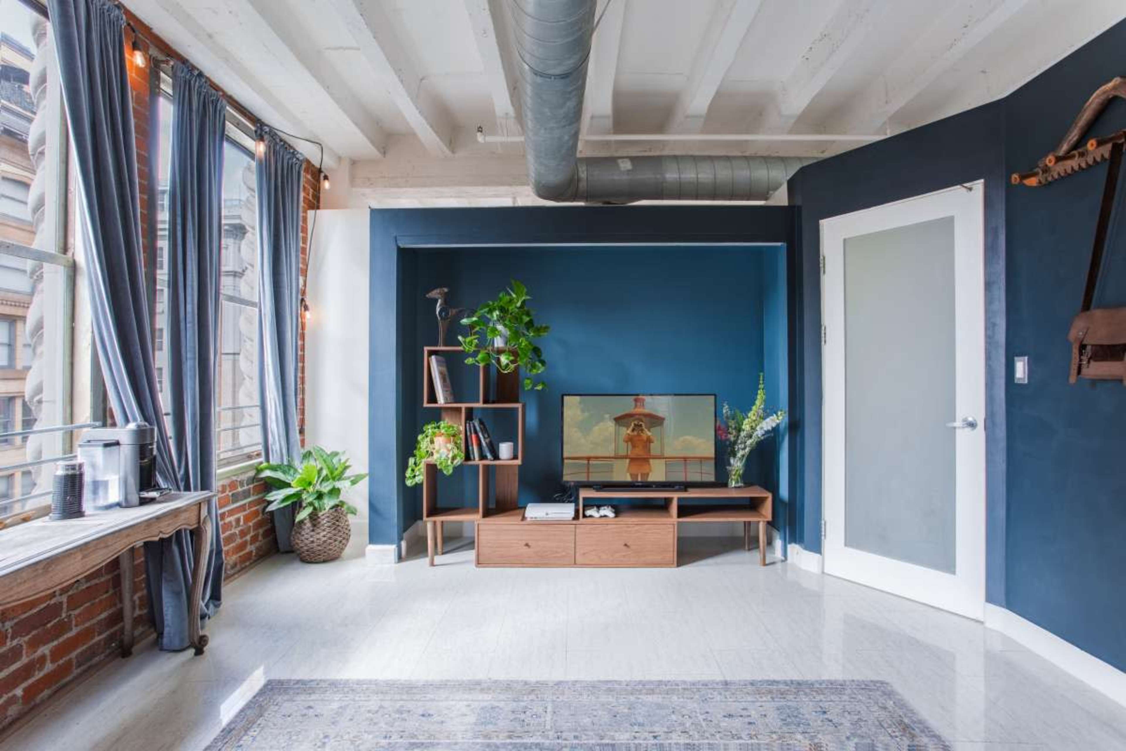 Light-filled New York Style Loft in DTLA with Rustic Library Room, Los ...