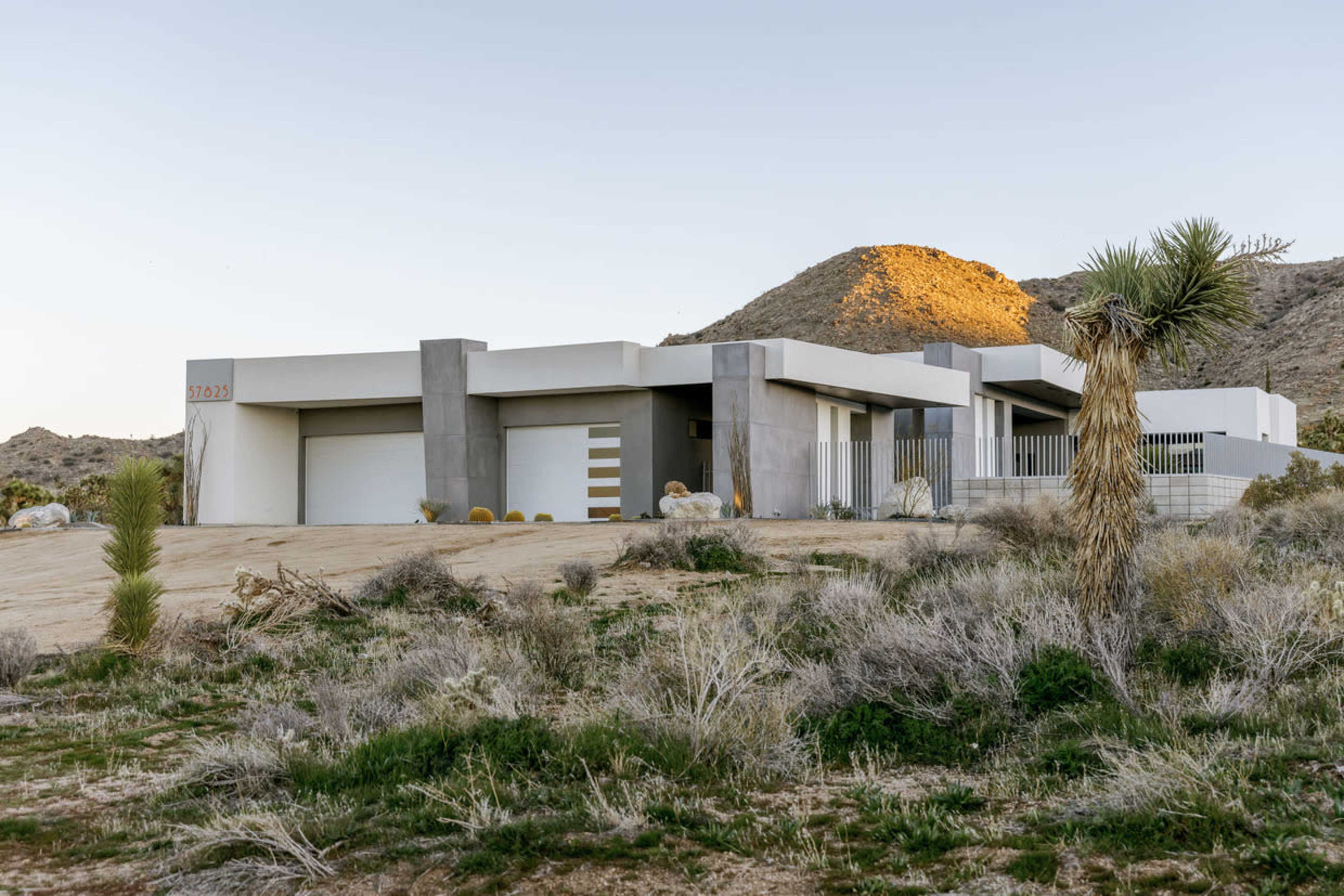 Vanguard by Fieldtrip | 5 Bd Private Luxury w Pool, Yucca Valley, CA ...