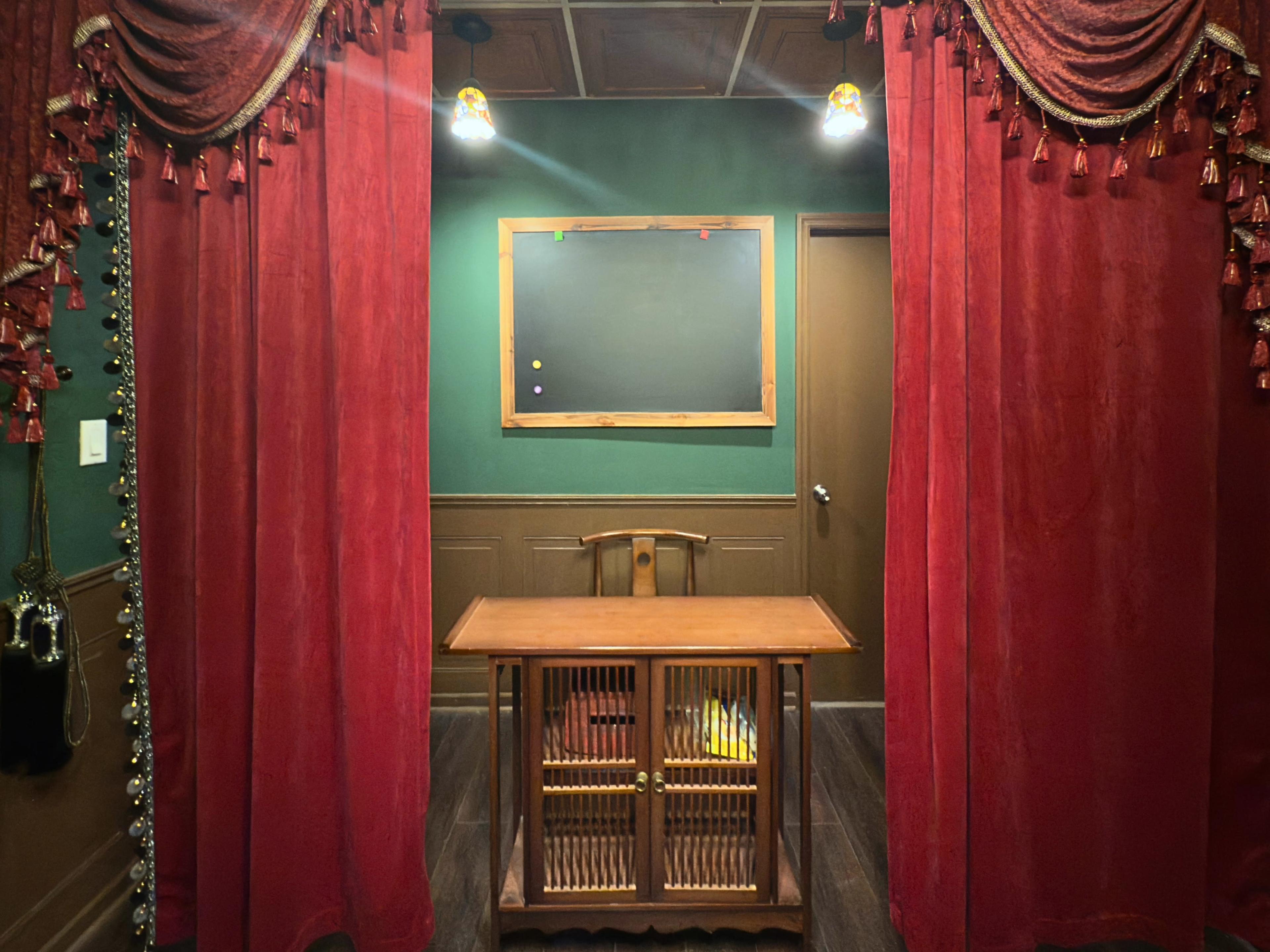 7 Sense | Private Meeting Room with Stage | Vintage Ambiance with ...