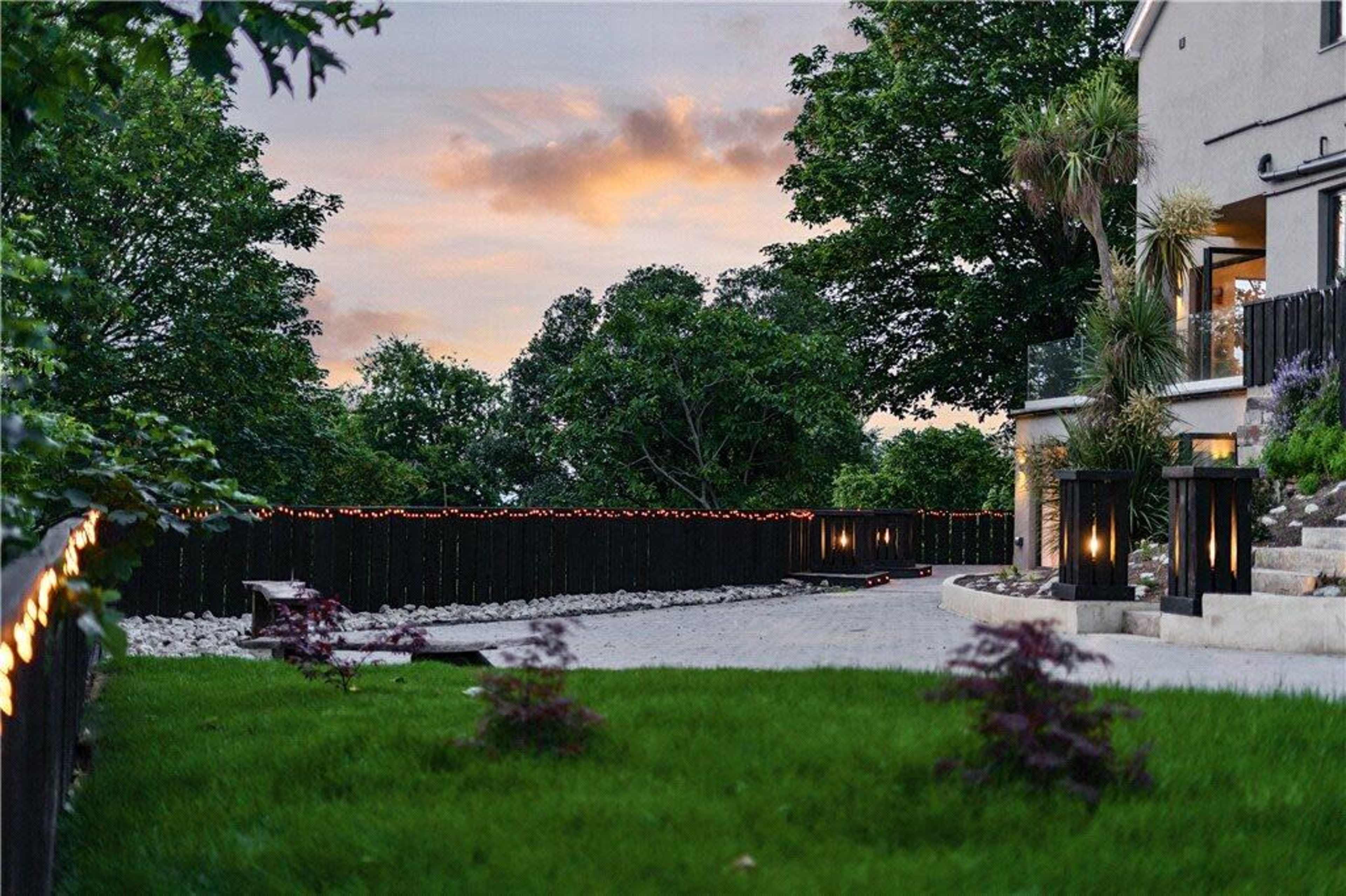 London villa with garden and skyline views, hot tub and sauna, London ...