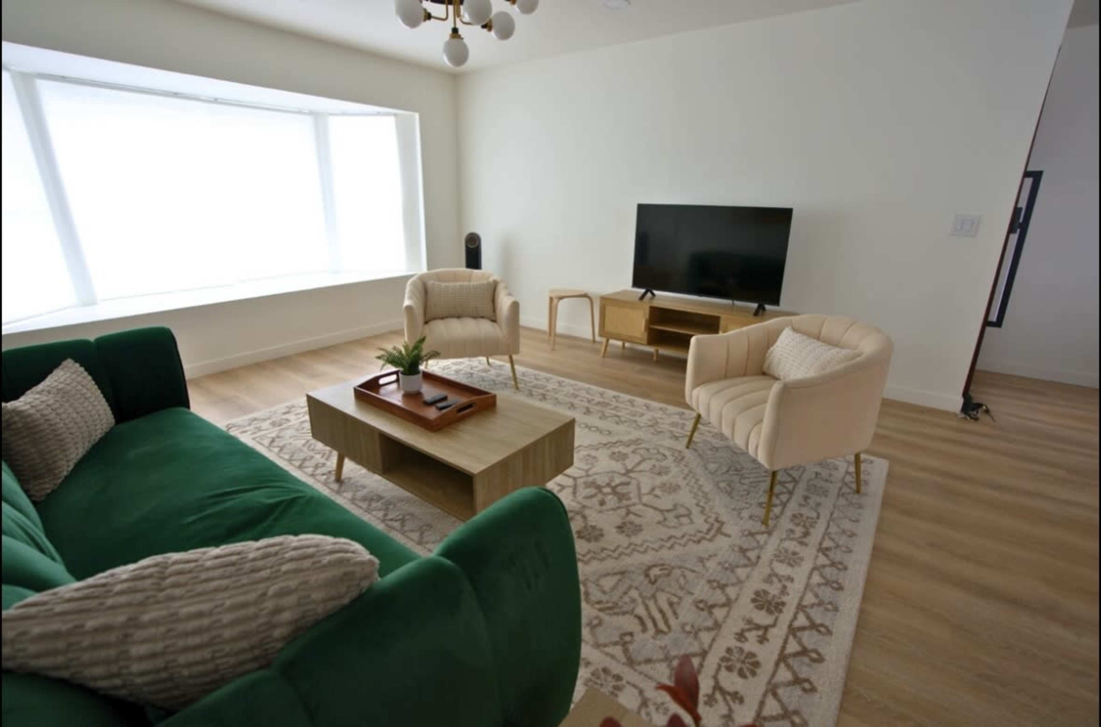 Versatile Event & Production Space w/ Designer Interiors + Backyard ...