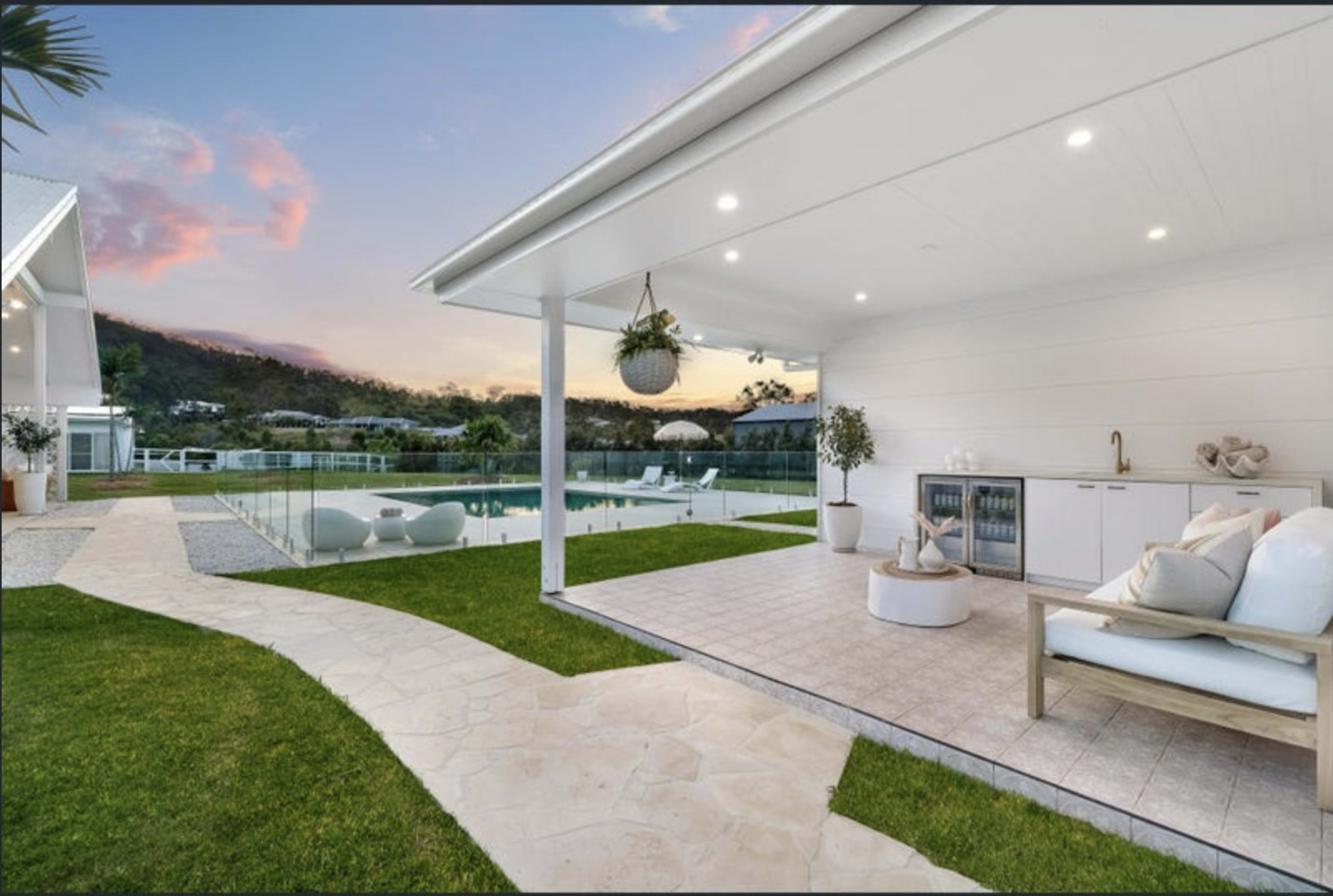 Coastal Luxe Pool, kingsholme | Production | Peerspace