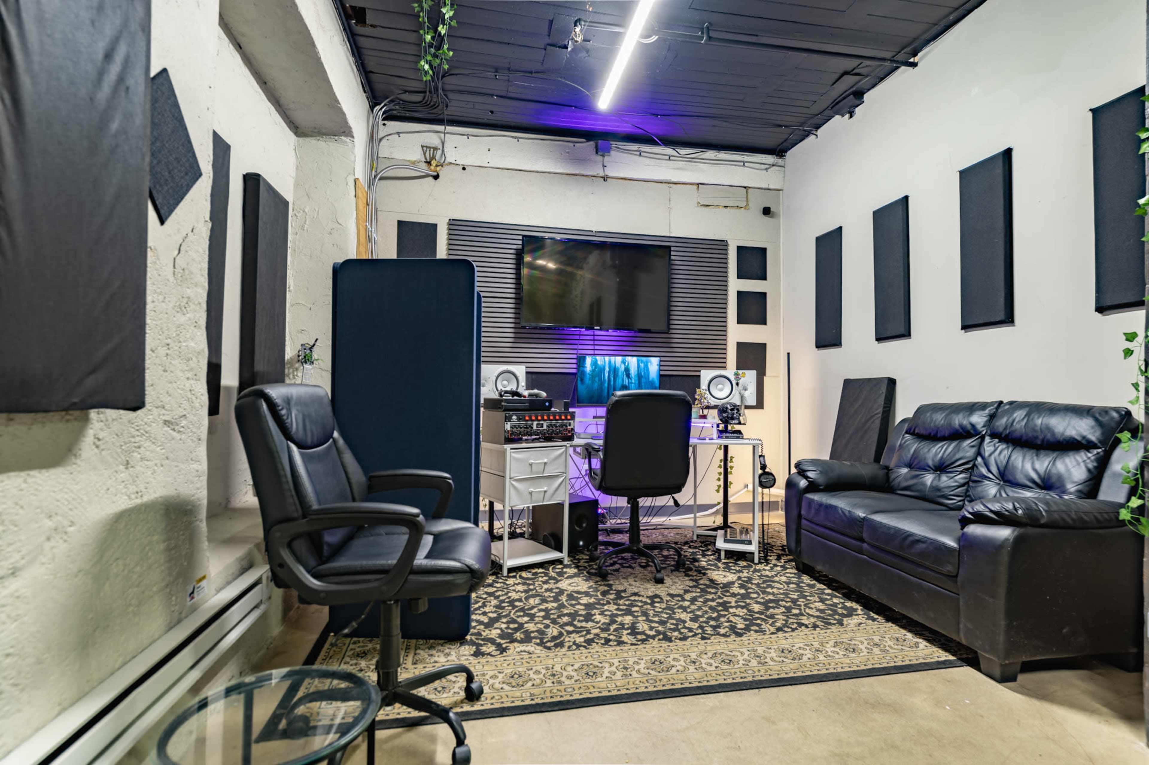 Hampden Creative Event Space With Recording Studio, Baltimore, MD | Event | Peerspace