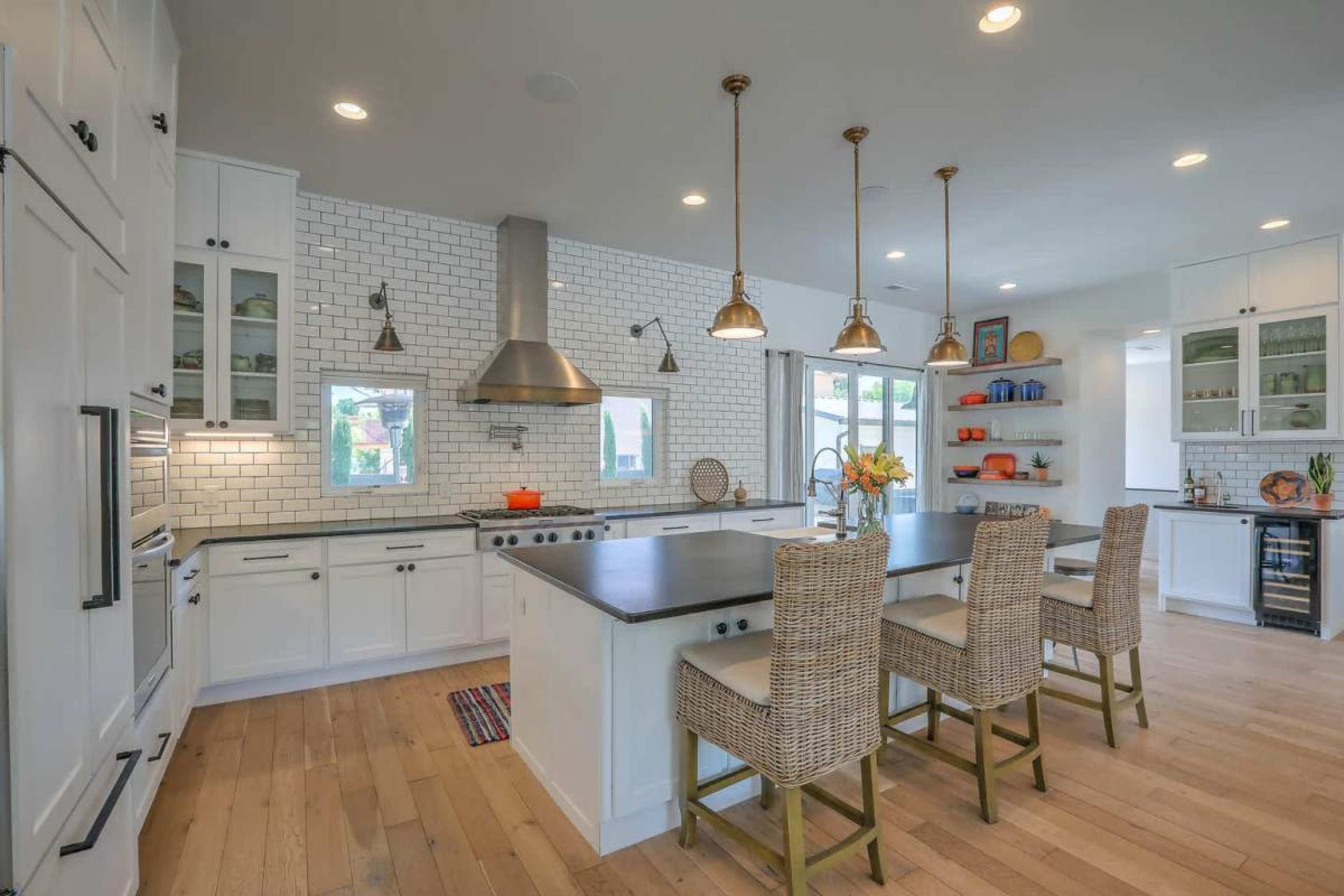 Ray House | Bright + Spacious Modern Farmhouse- Perfect for filming ...