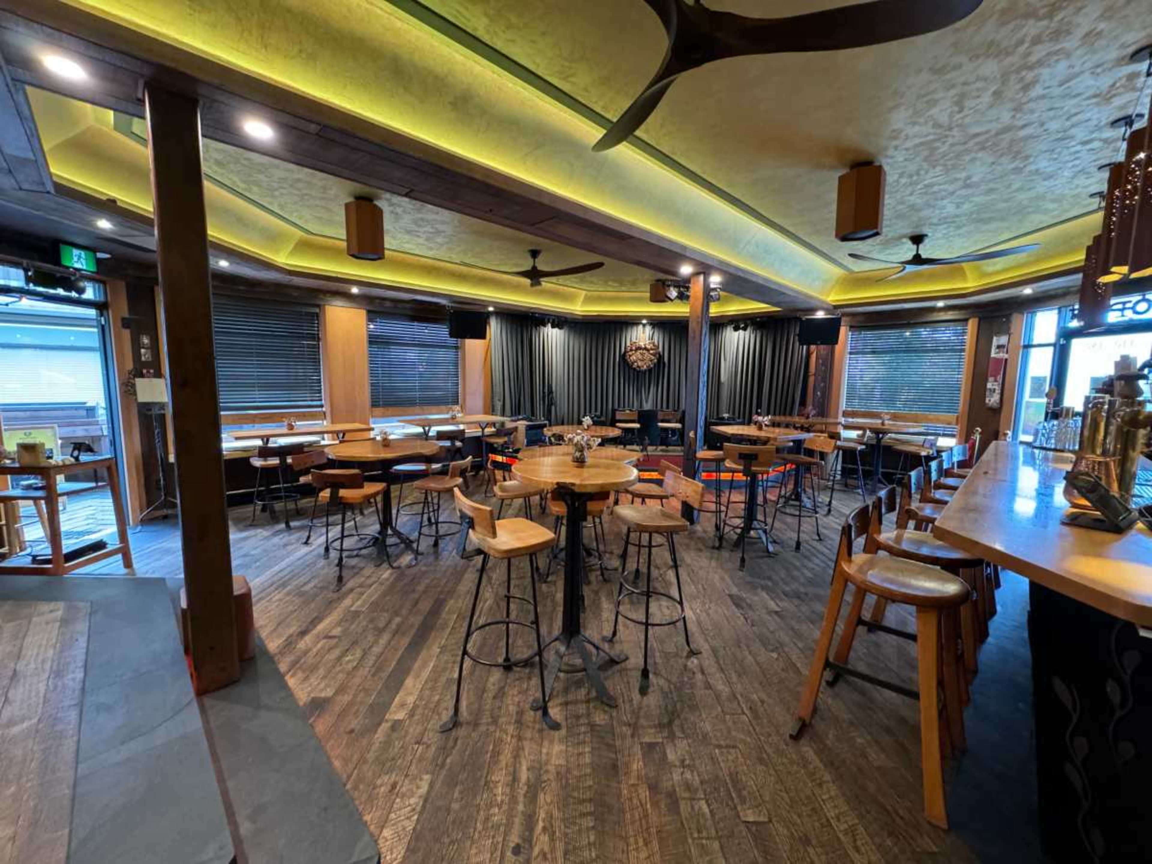 One of a Kind Naturally Elegant Lounge, Salt Spring Island | Off-Site ...