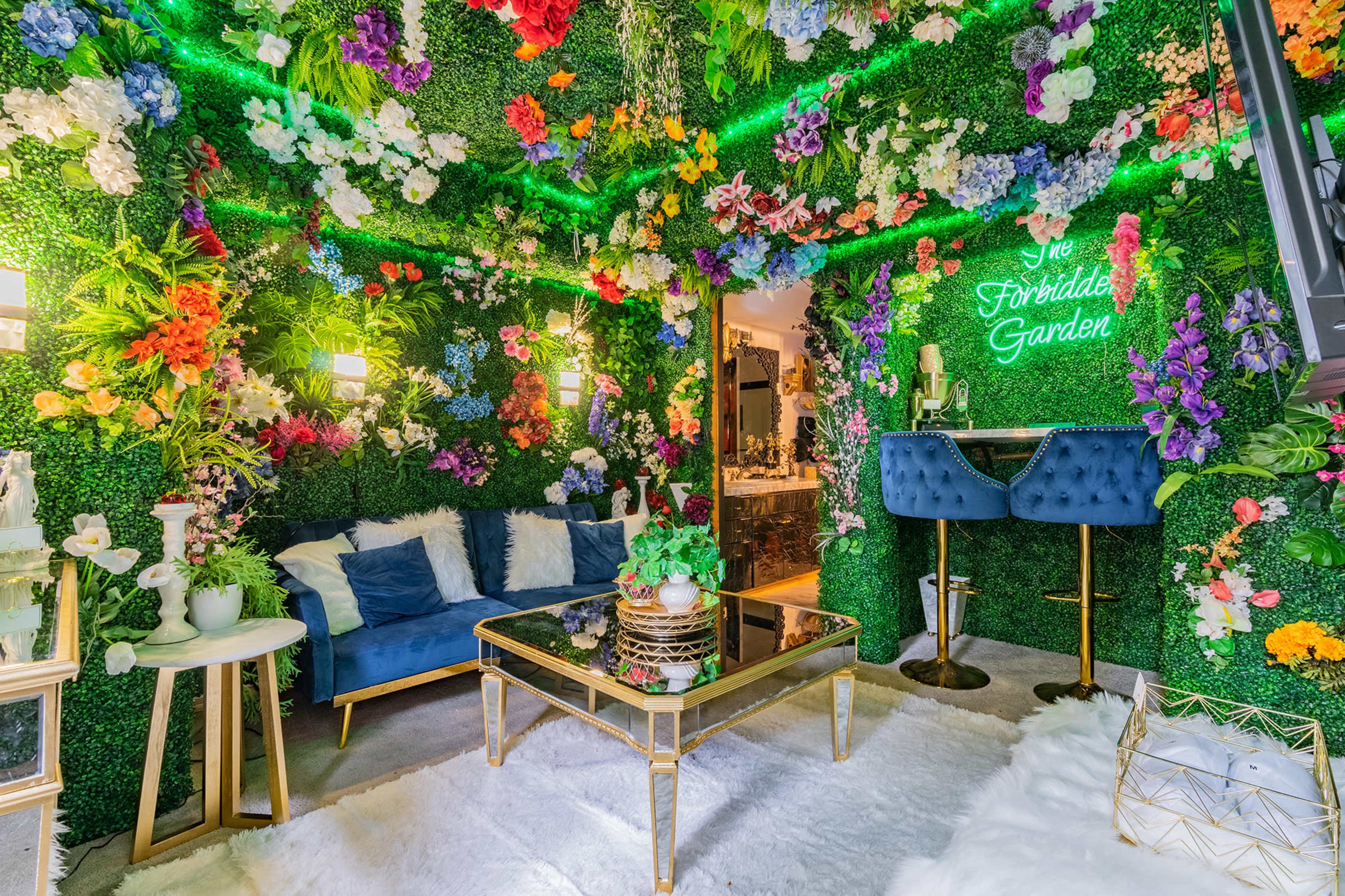 The Forbidden Garden, Entire guest suite in Central Seattle, SEATTLE ...