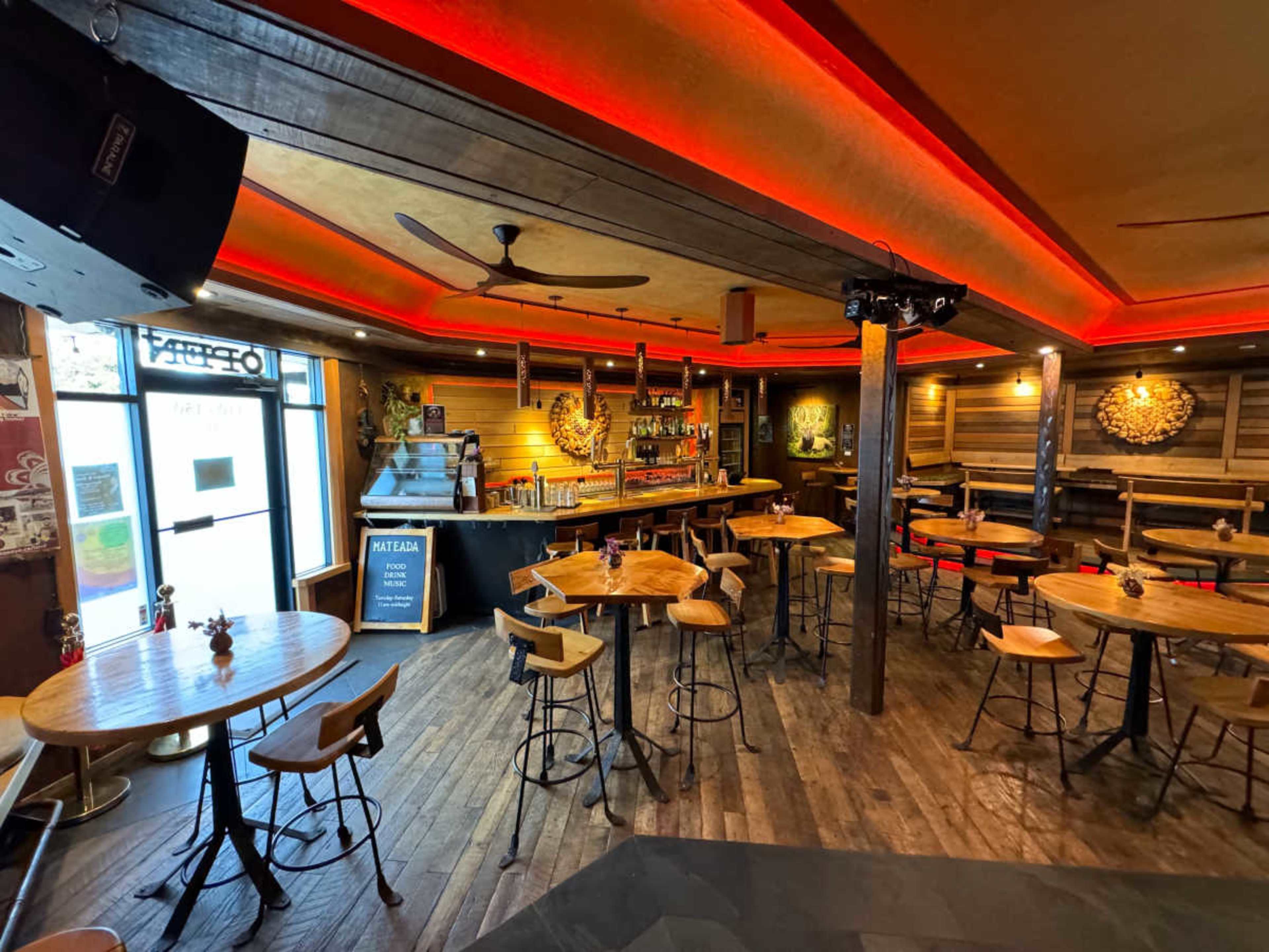 One of a Kind Naturally Elegant Lounge, Salt Spring Island | Off-Site ...