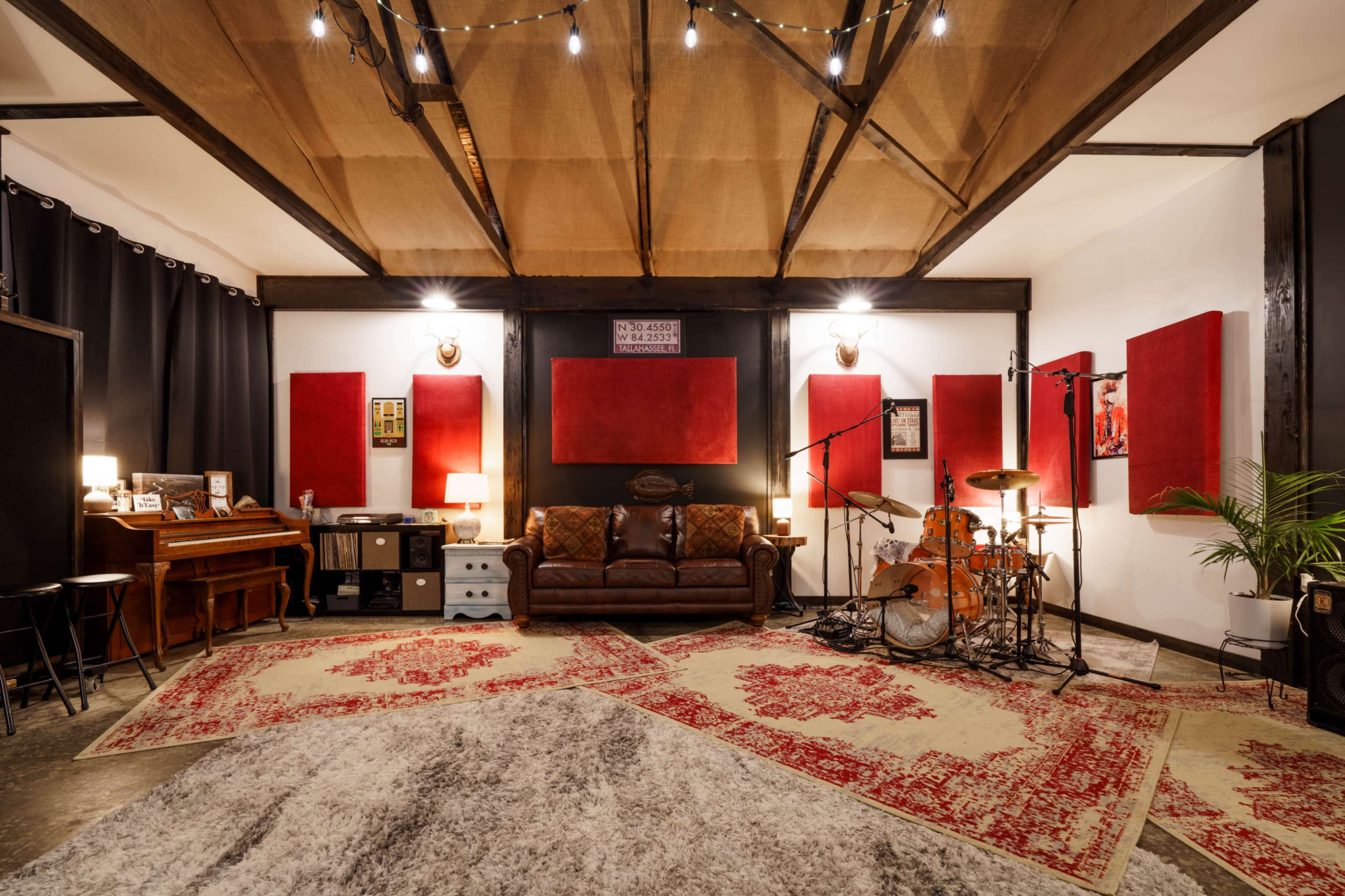 Countryside rustic music studio, Charlotte, TN | Production | Peerspace