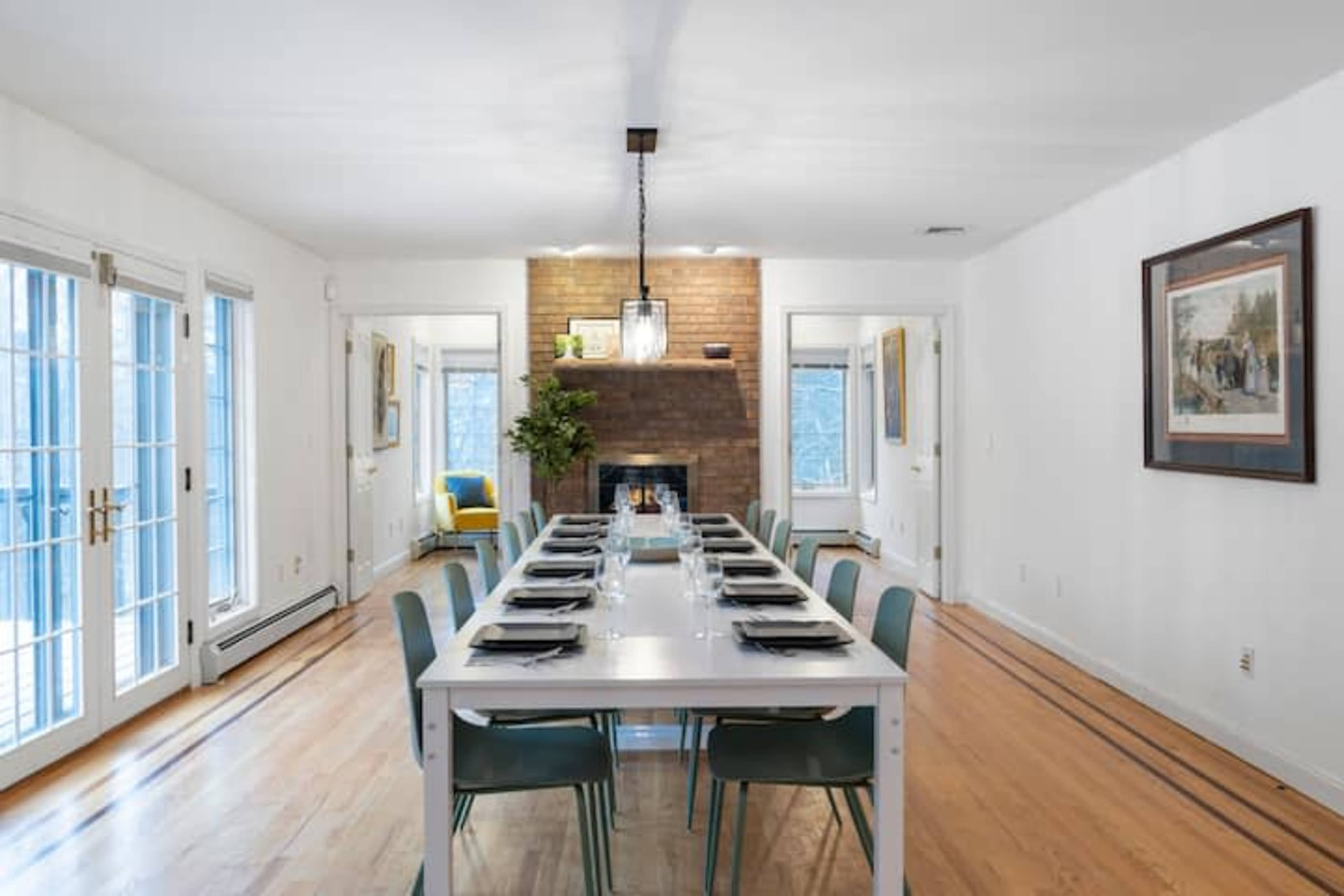 Private Country Retreat with Pool, Hot Tub & Entertainment Spaces ...