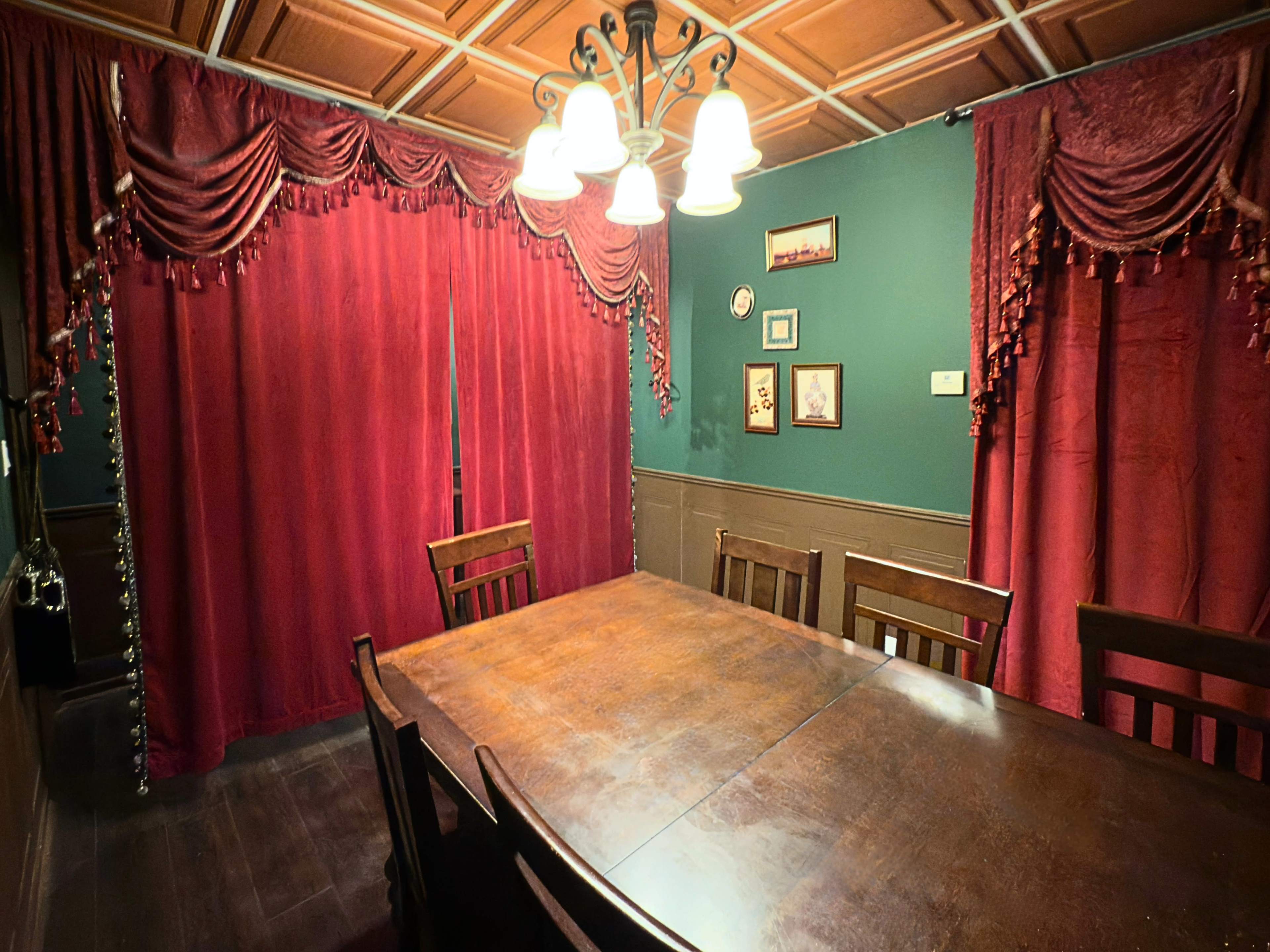 7 Sense | Private Meeting Room with Stage | Vintage Ambiance with ...