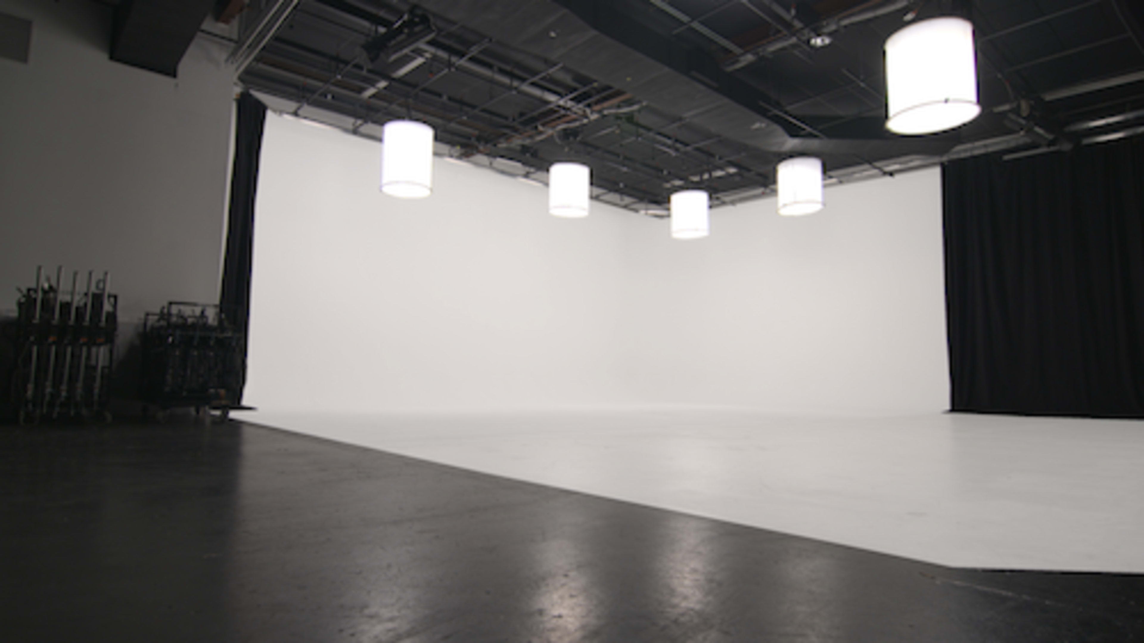 Large Soundstage A - White Cyc - Grip and Lighting, Nashville, TN ...