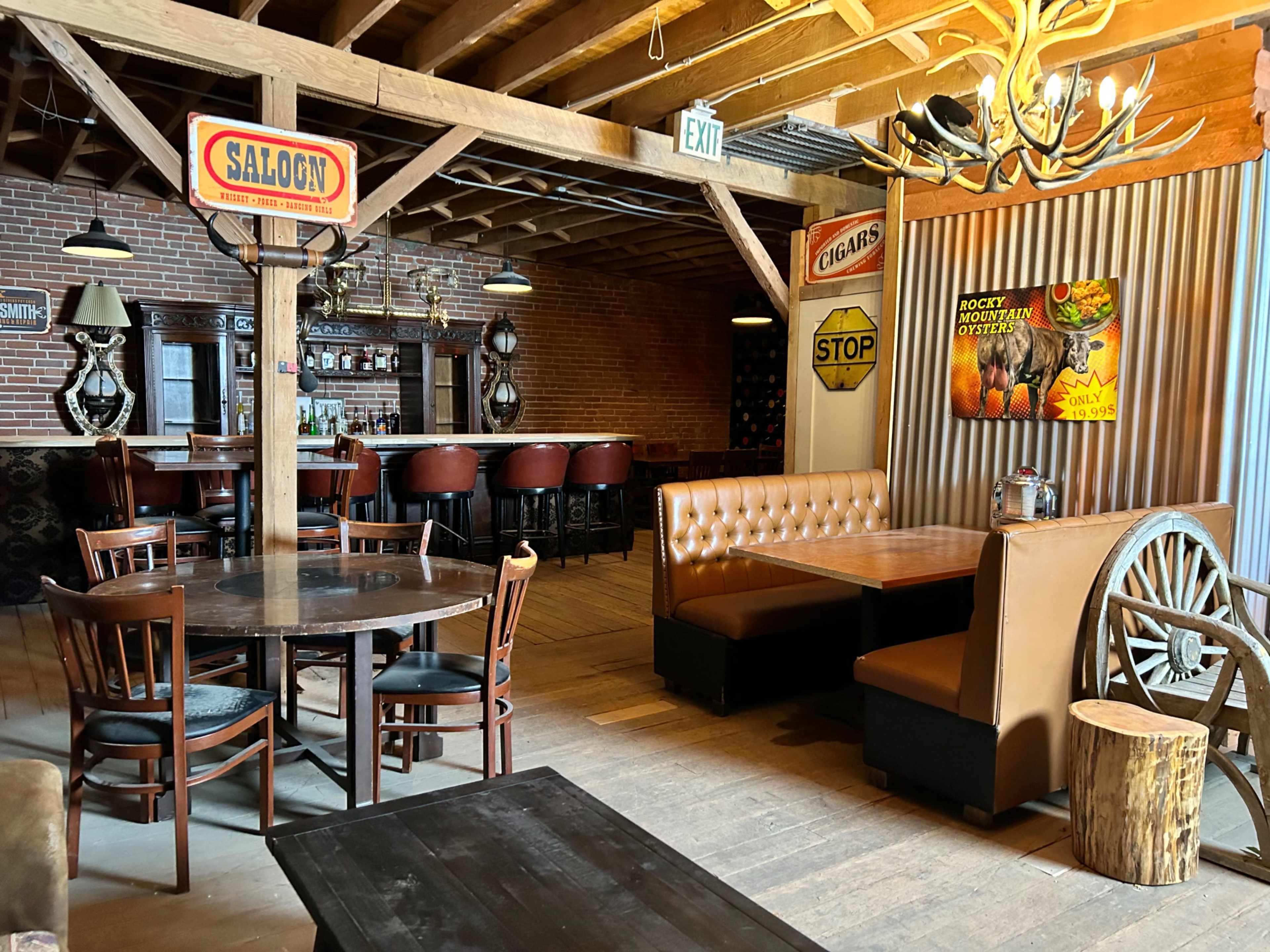 Rustic bar dive bar standing sets, Los angeles, CA | Production | Peerspace