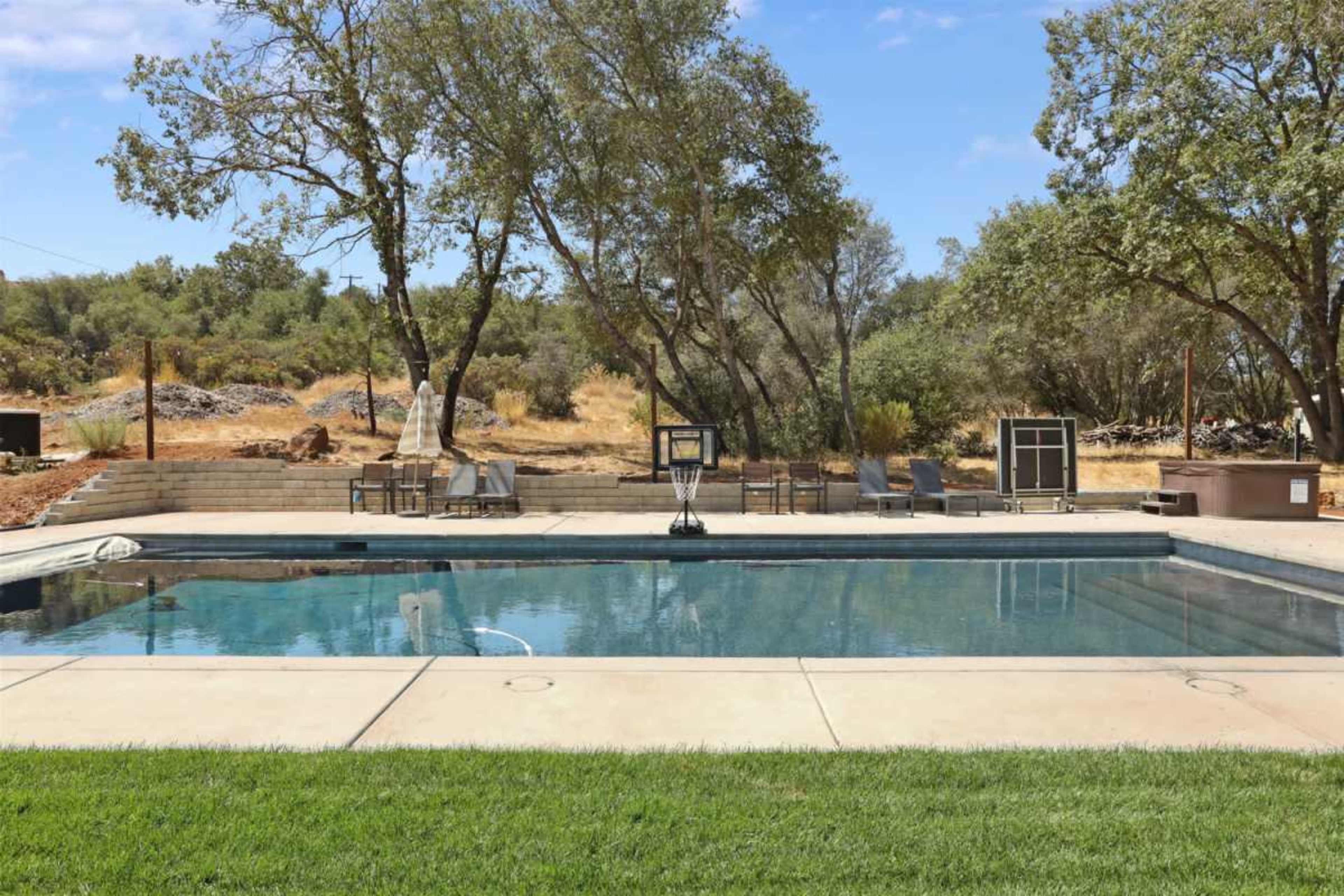 Private 20 Acre Ranch w/Pickleballcourt, serene landscapes, and Pool ...