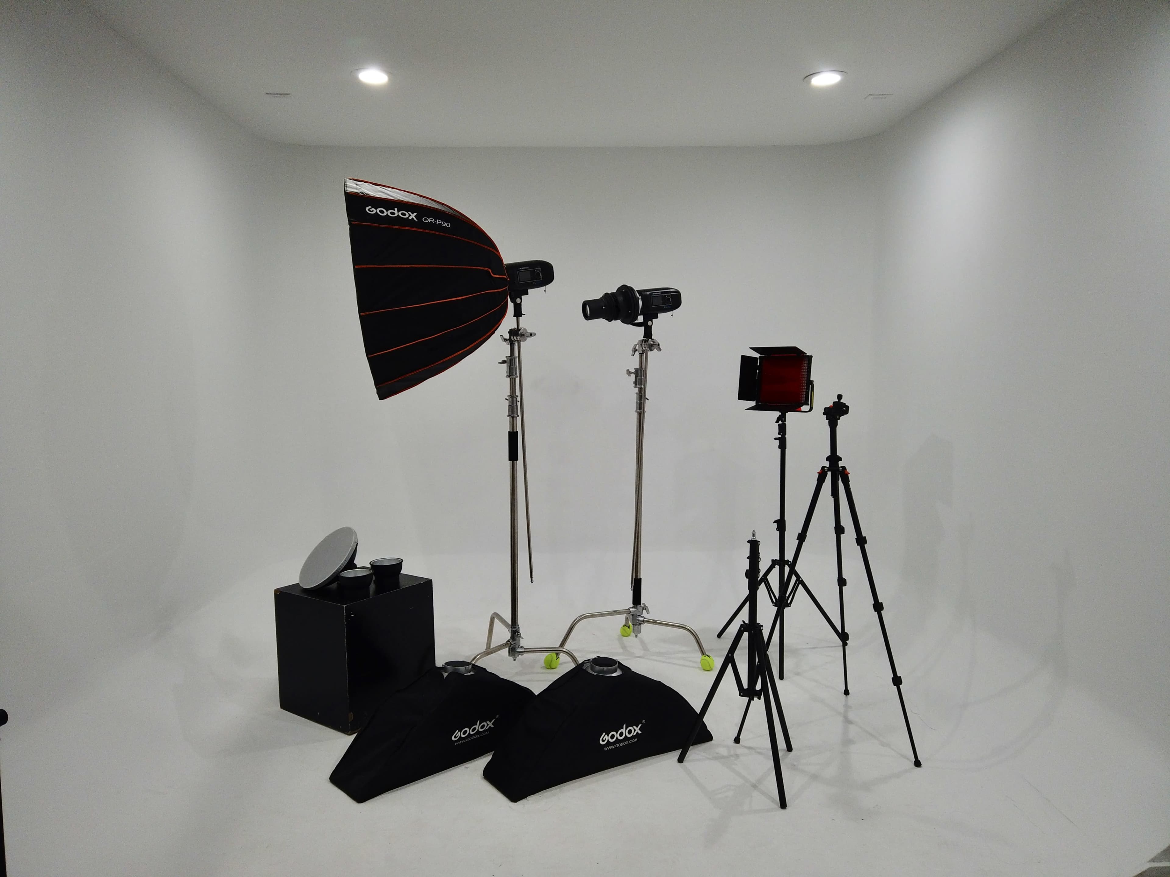 Atlanta Studio Space with 9ft Cyc wall, seamless backdrops and ...