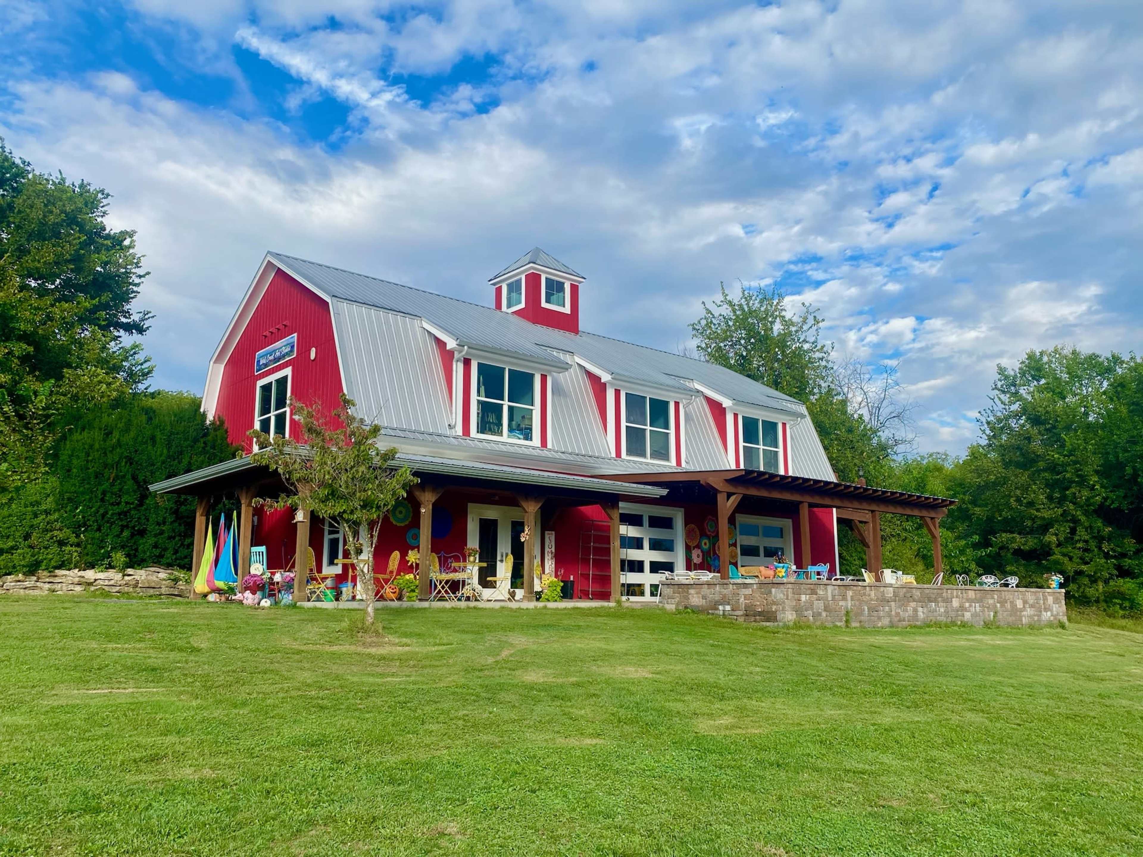 Wolf Creek Art Studio | Modern Barn Setting with Art Studio Vibe ...