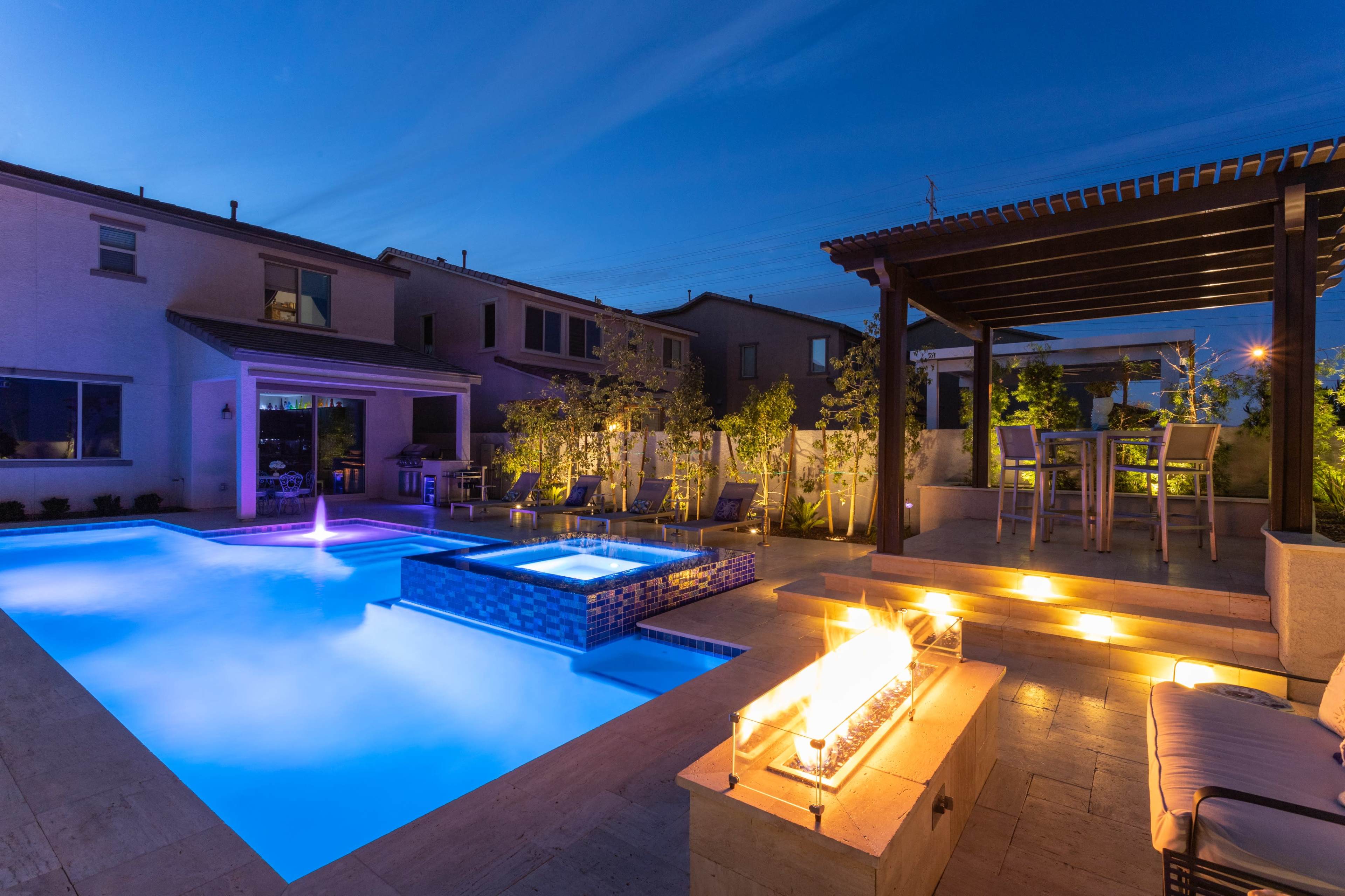 Sabrina Layne Pools | Modern Poolside Oasis with Spa, Pergola & Fire Feature — Perfect for Photo ...